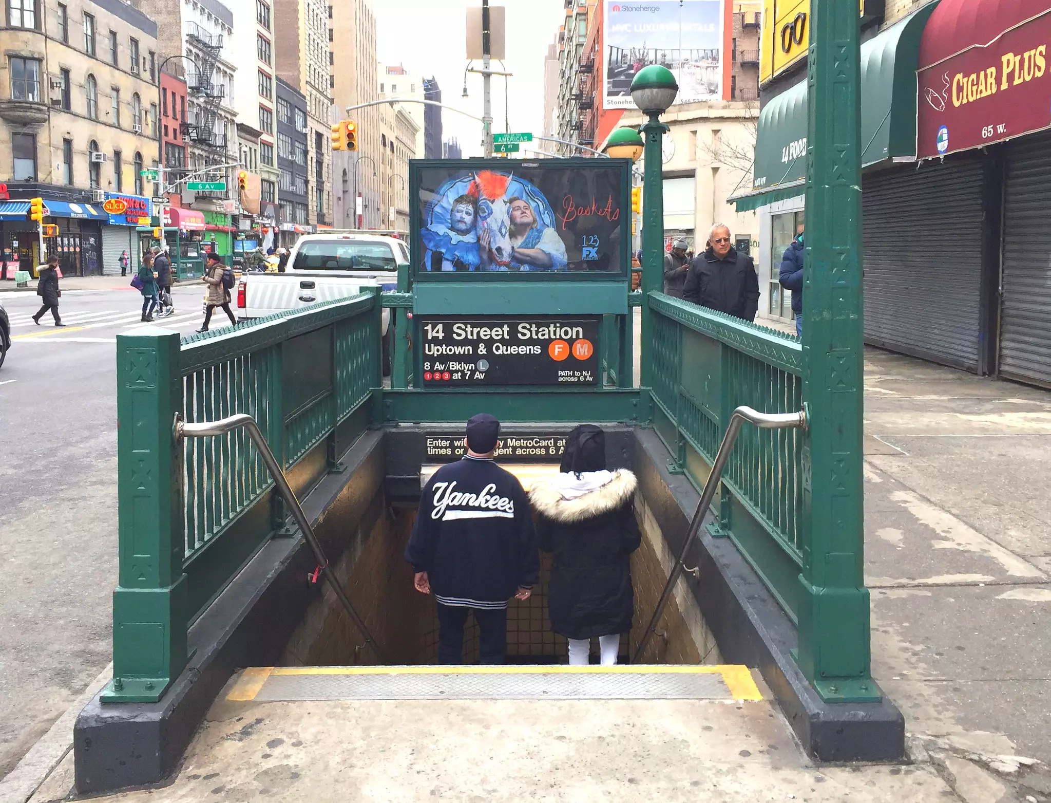 نیویورک برنامه ای را برای جلوگیری از پناه گرفتن بی خانمان های نیویورکی در مترو اعلام می کند 575_1