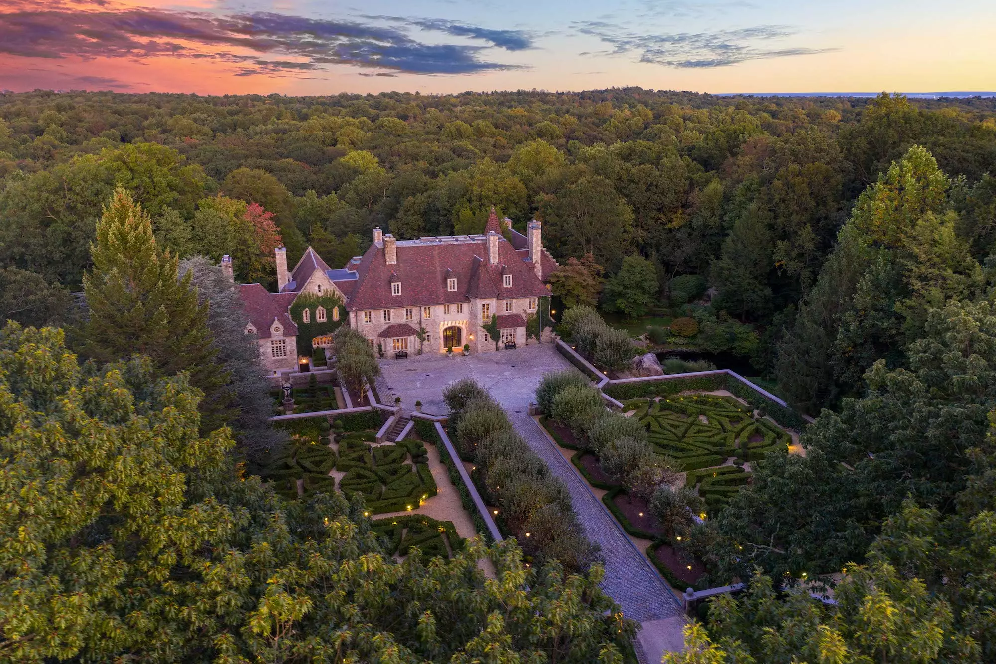 Lâu đài Connecticut của nhà thiết kế thời trang quá cố Vince Camuto sắp được bán đấu giá 5842_11