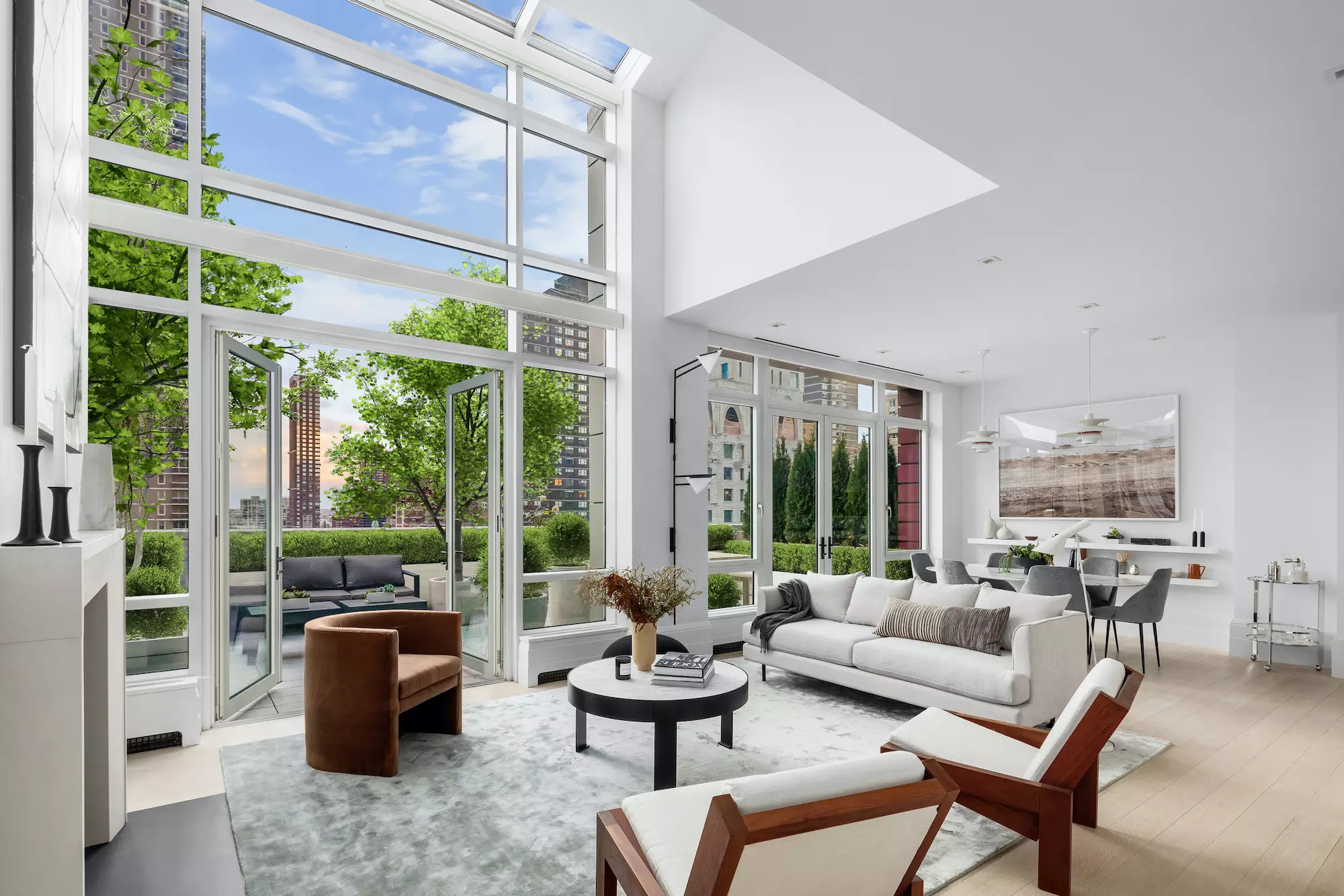 $9.2M $9.2M Upper East Side penthouse មានរាបស្មើរចំនួនបួន និងបន្ទប់ខ្ពស់ៗ 5861_1
