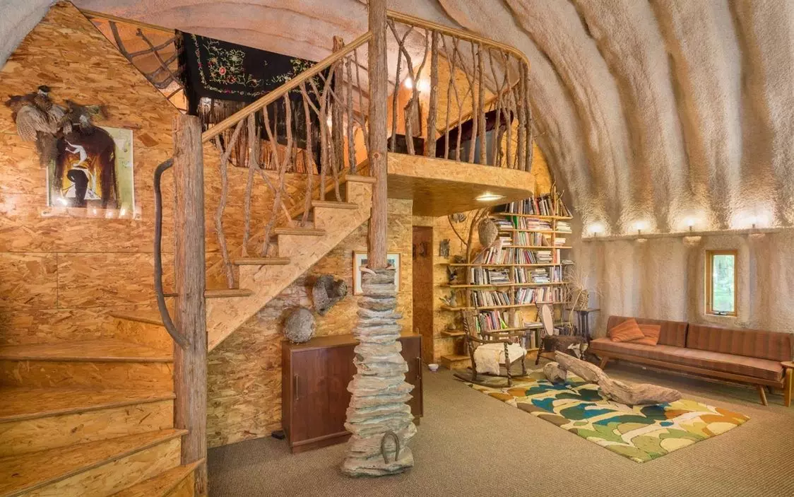La maison géniale de 1,2 M $ dans le nord de l'État est Jetsons à l'extérieur, Flintstones à l'intérieur 5862_15