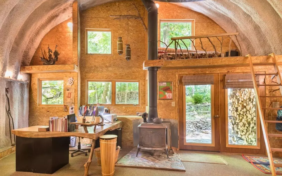 Funky $ 1.2M upstate home nyaeta Jetsons on luar, Flintstones on jero 5862_16