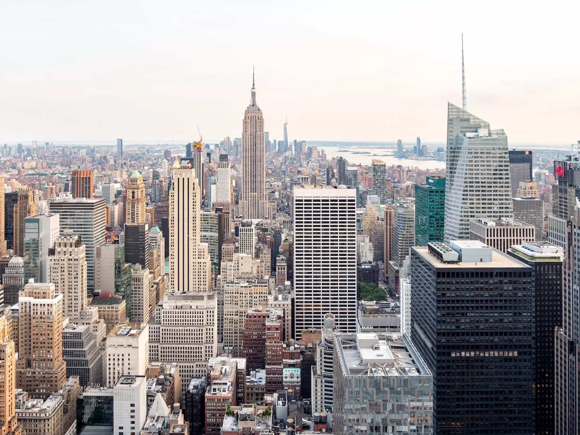 A New York-i törvényhozó az üres irodák és szállodák megfizethető lakásokká való átalakítását javasolja 587_1