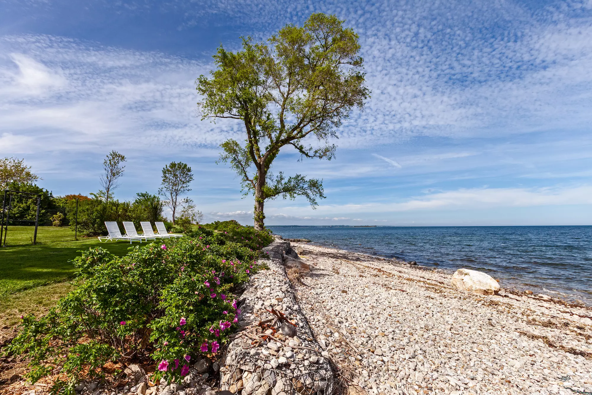 Seks hektar stor privat ø i Connecticut med et charmerende sommerhus kræver 2,5 millioner dollars 5883_12