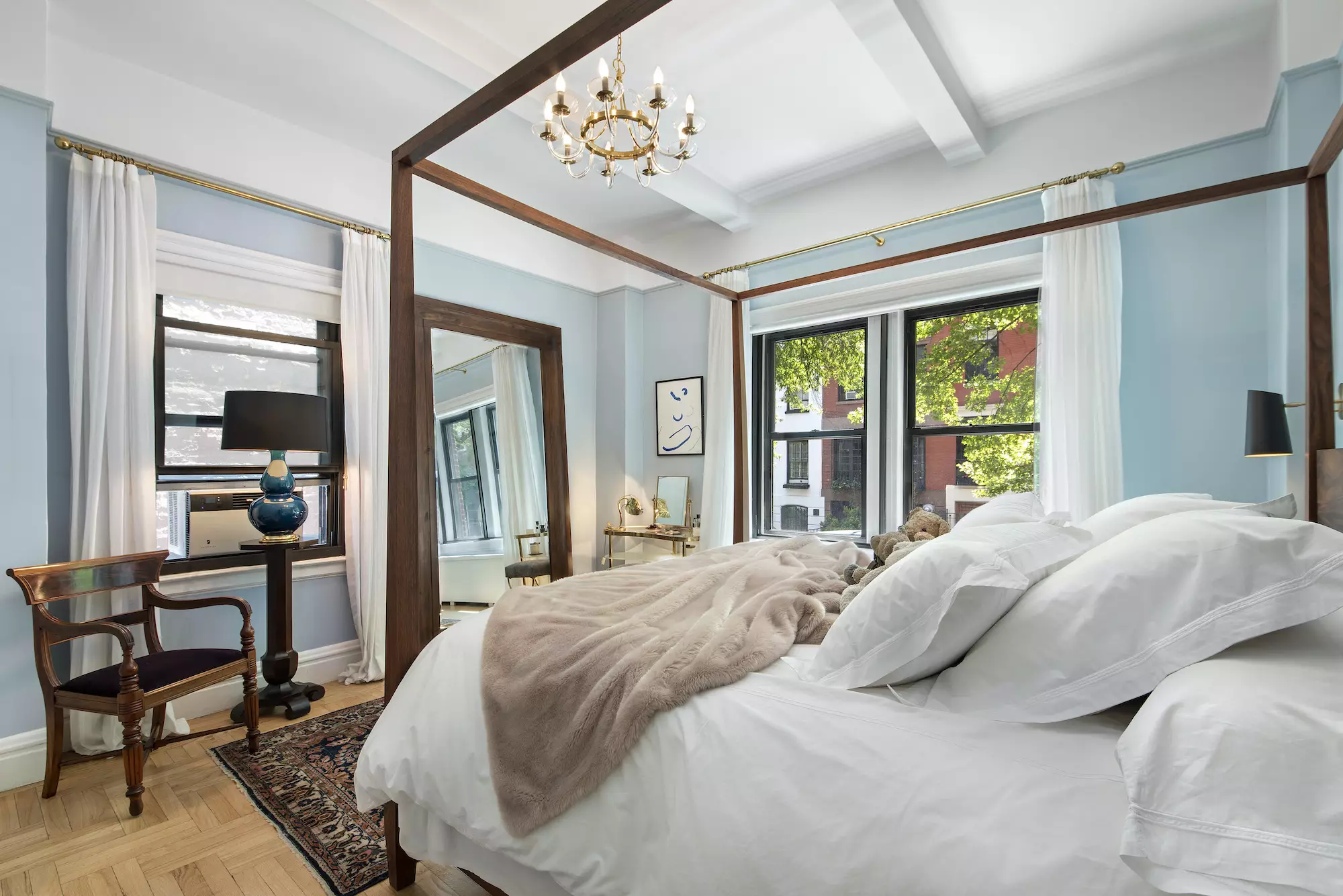 Alayeye $1.1M Co-op Upper East Side ti jẹ ọfiisi ti dokita ọpọlọ Marilyn Monroe 5898_5