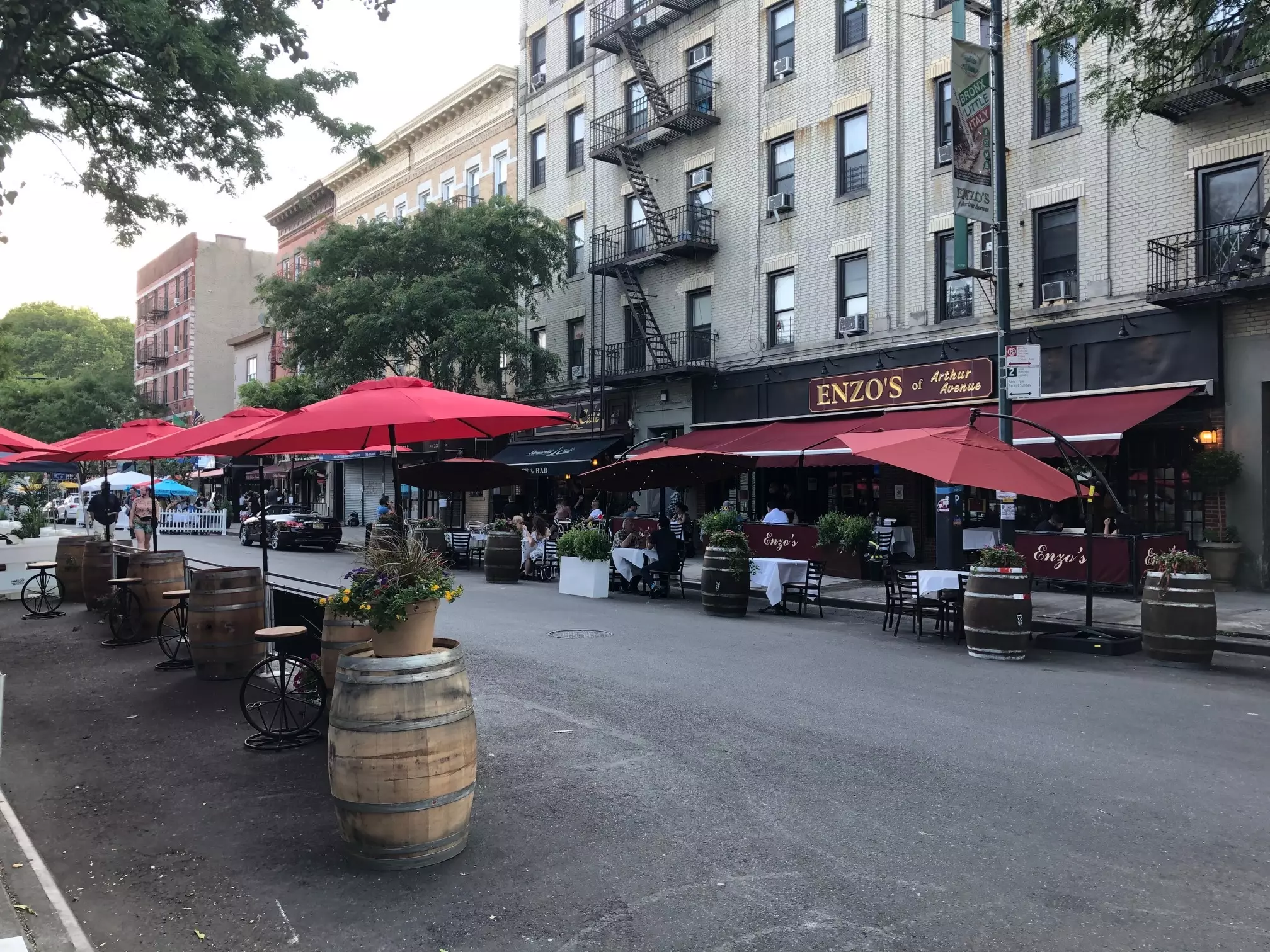 Bronx Little Italy သည် Arthur Avenue တွင် ပြင်ပထမင်းစားရန်အတွက် 'Piazza di Belmont' ကို တည်ထောင်ခဲ့သည် 5907_1