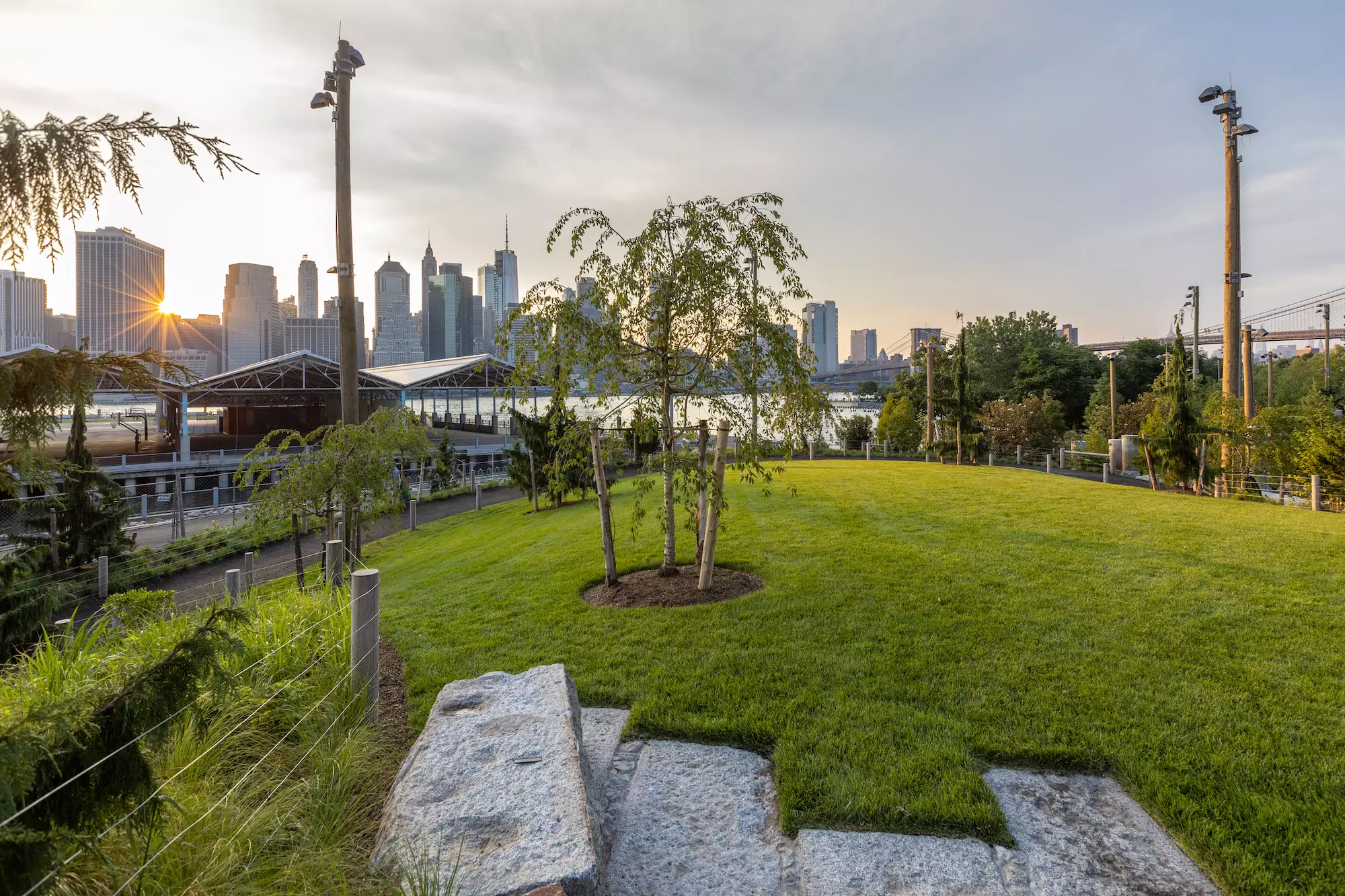 דריי ייקערז פון נייַ גרין פּלאַץ עפענען אין Brooklyn Bridge Park 5943_1