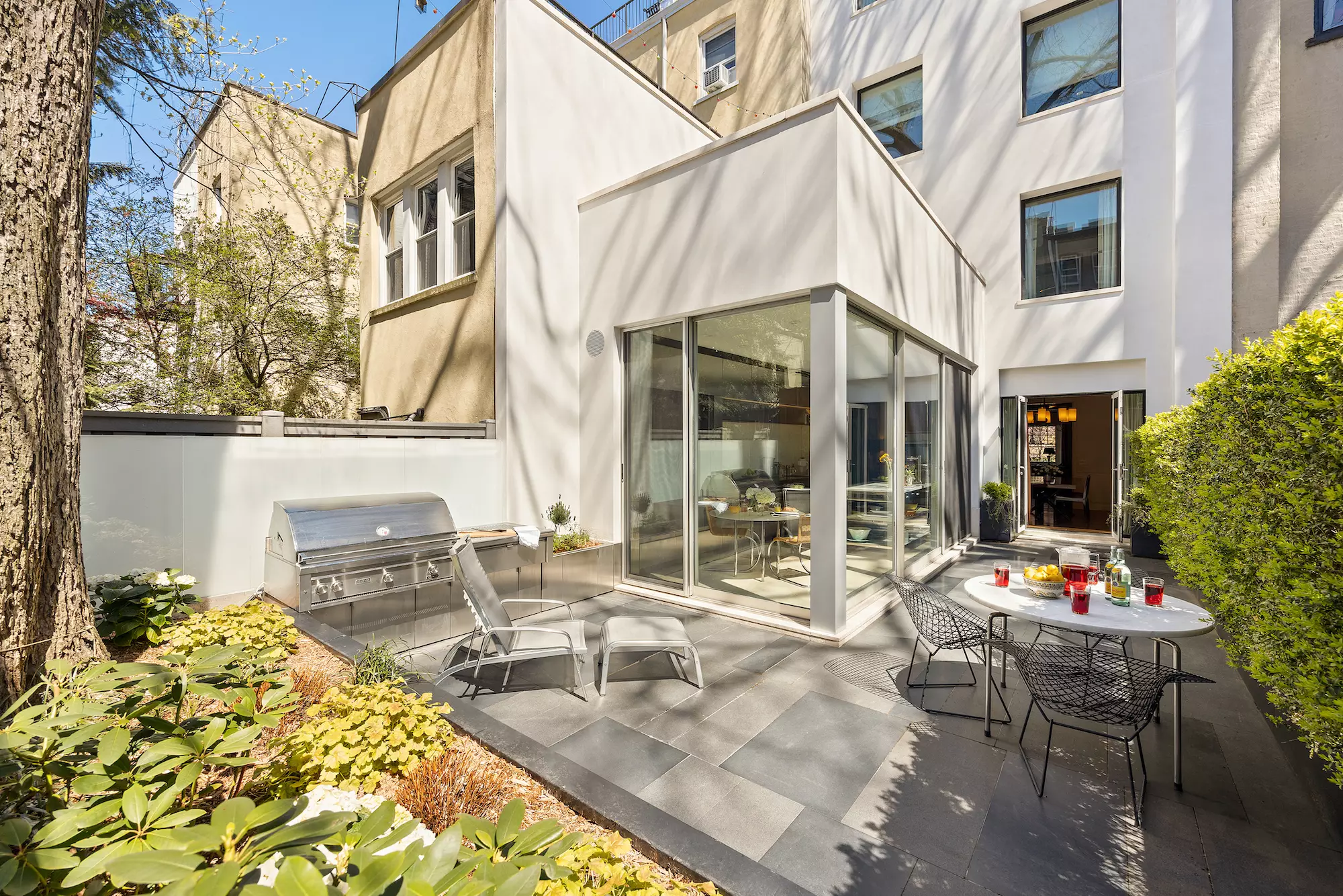Şêweya Huner-û-Crafts û Mid-Century Modern di vê xaniyê bêhempa ya 9M $ Park Slope de bêkêmasî dicivin. 594_1