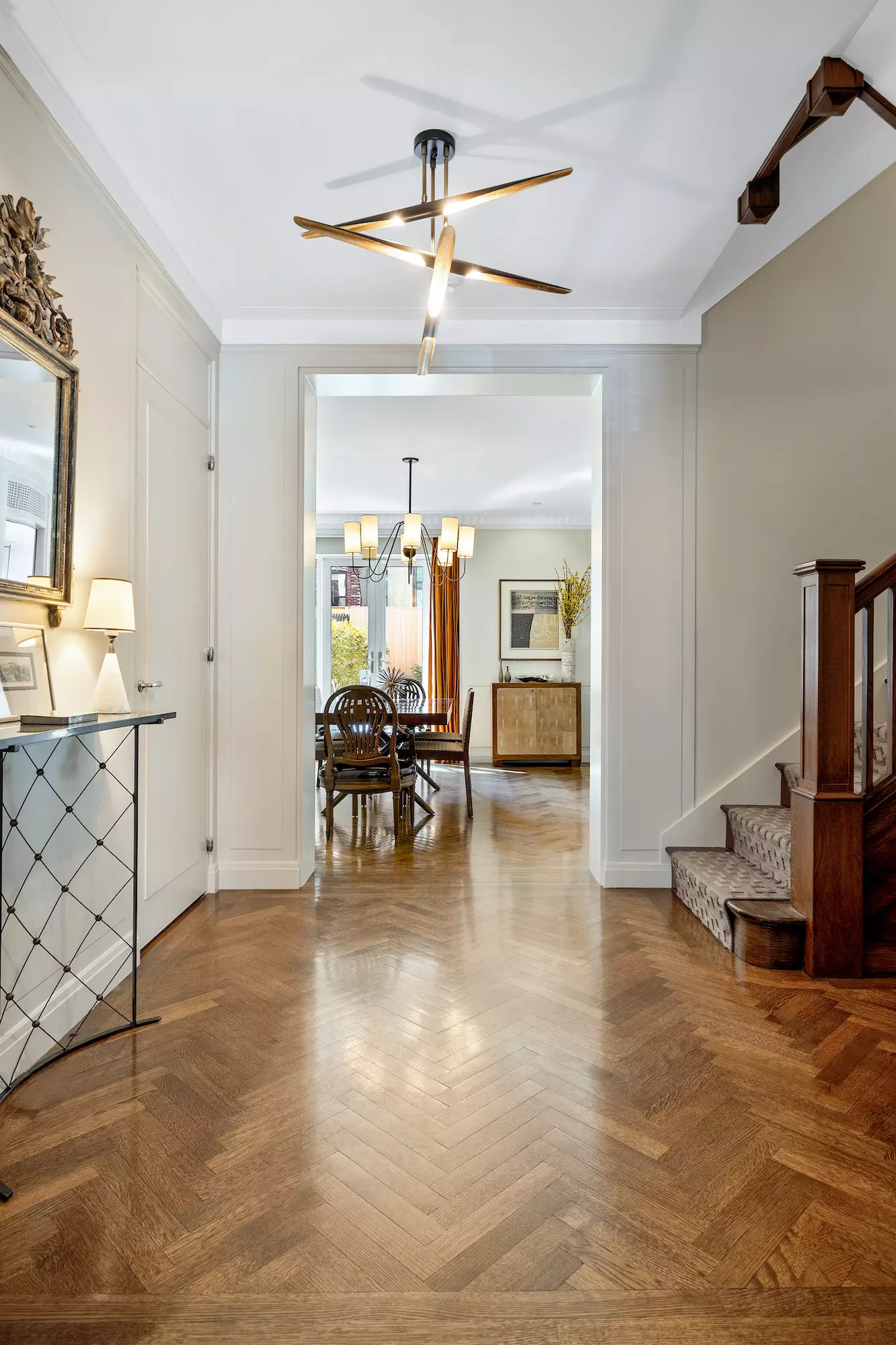 Şêweya Huner-û-Crafts û Mid-Century Modern di vê xaniyê bêhempa ya 9M $ Park Slope de bêkêmasî dicivin. 594_3