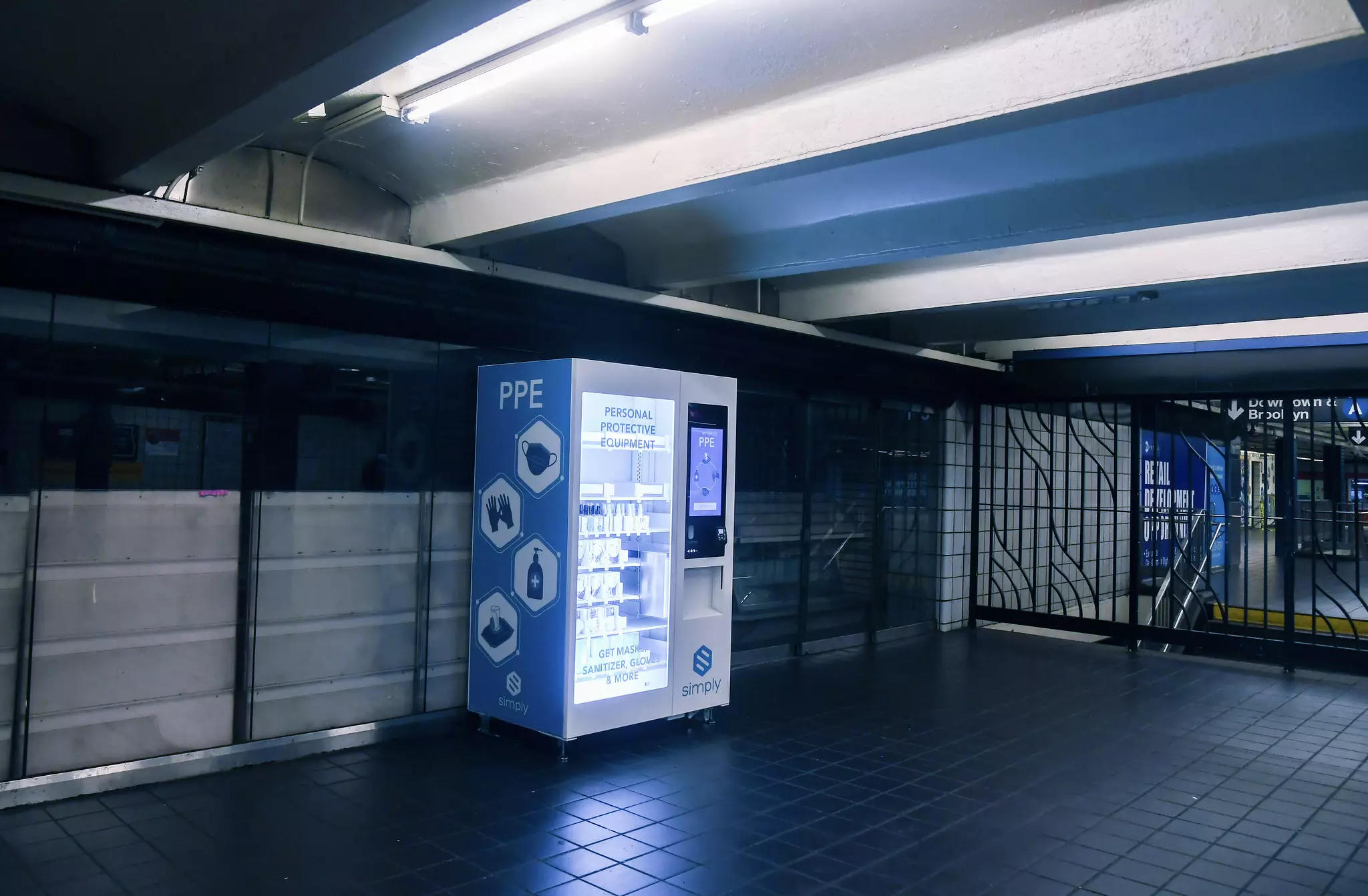 Vea las máquinas expendedoras de EPP que acaban de llegar a las estaciones de metro de Nueva York 5959_1