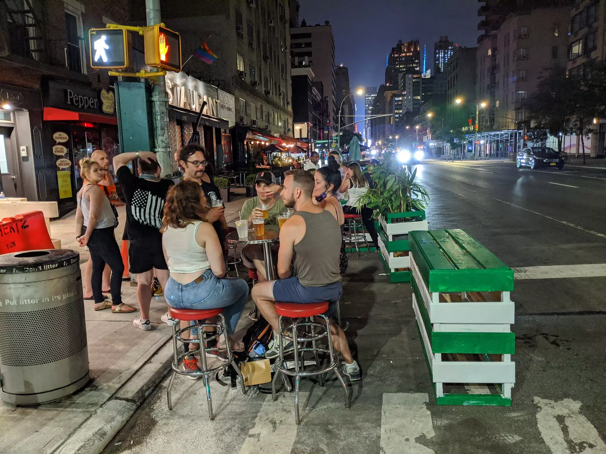 Τα to-go cocktails θα συνεχιστούν στη Νέα Υόρκη για τουλάχιστον έναν ακόμη μήνα 5971_1