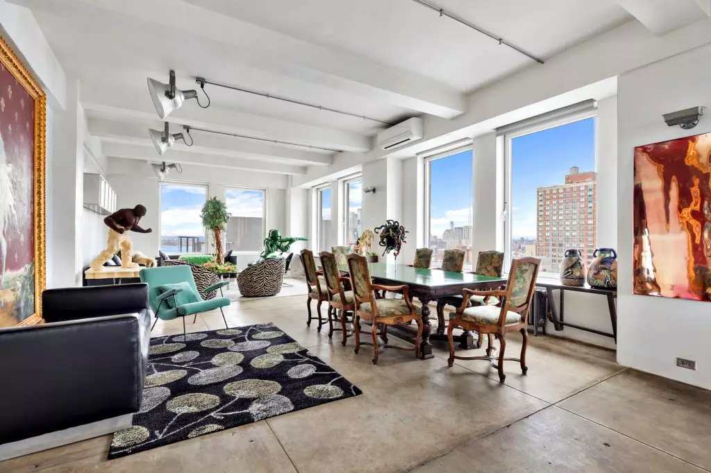 Toto družstvo Brooklyn Heights za 4,65 milionů dolarů bylo navrženo pro bydlení ve stylu podkroví v významné věži