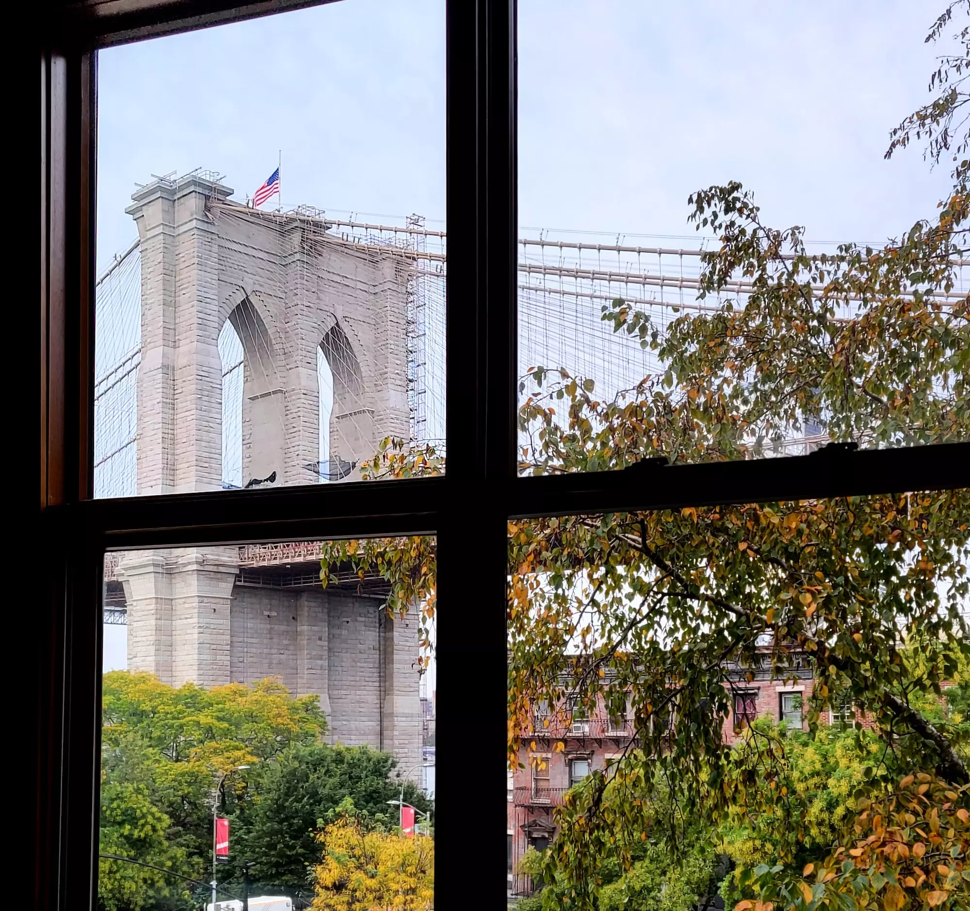 Il-loft tal-karru ta’ Brooklyn Heights għandu gverta tas-saqaf privata u veduti tal-Pont ta’ Brooklyn għal $2.2M 602_5
