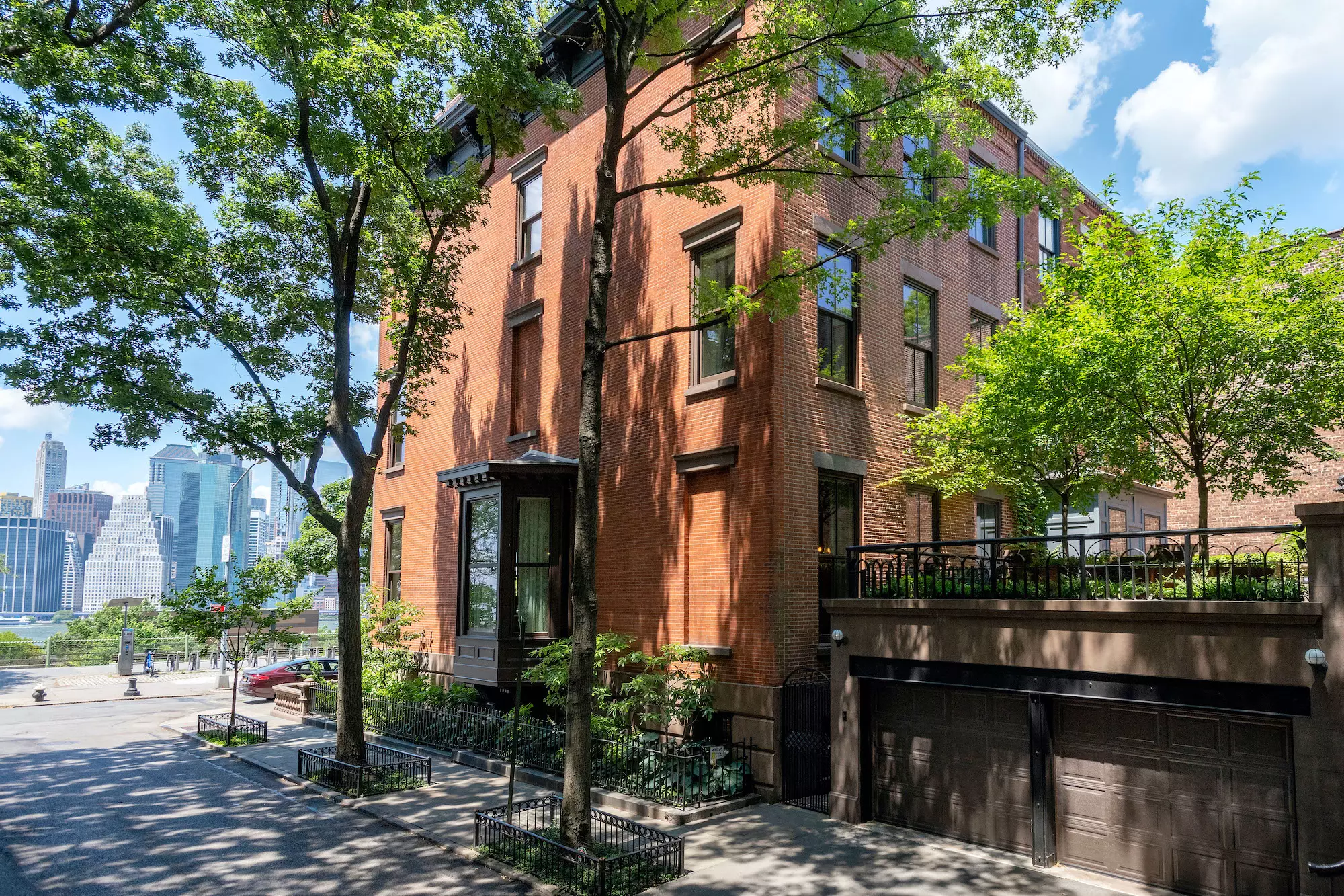 Mestský dom na nábreží Brooklyn Heights za 17,8 milióna dolárov má výťah, garáž a množstvo originálnych detailov 604_2