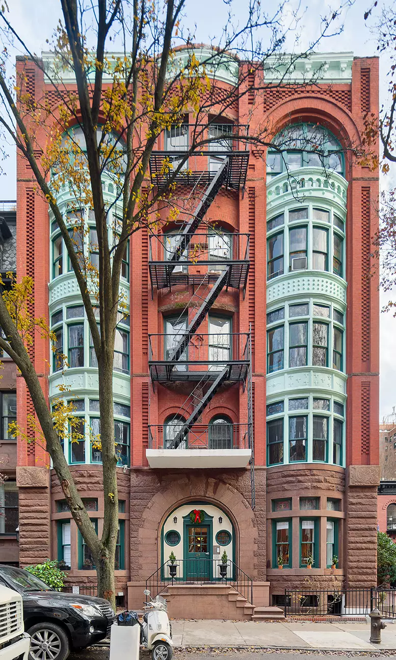 Hevkariya Brooklyn Heights bi pencereya behrê ya balkêş û cama rengîn a orîjînal 825K $ dixwaze 610_11