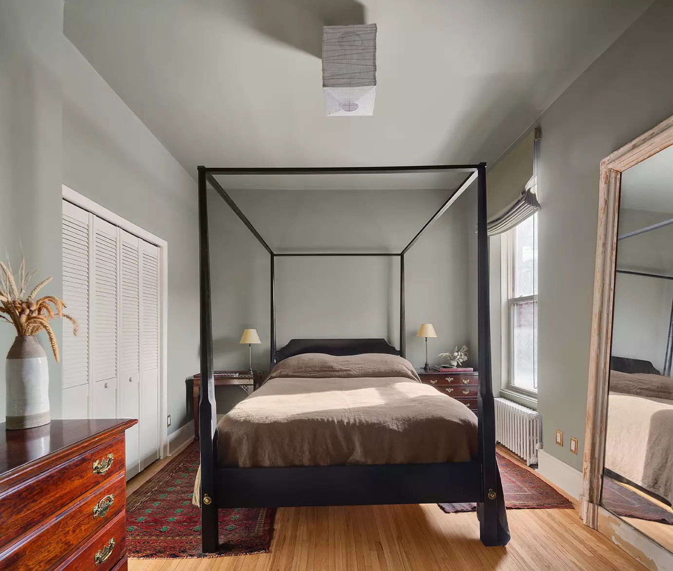 Hevkariya Brooklyn Heights bi pencereya behrê ya balkêş û cama rengîn a orîjînal 825K $ dixwaze 610_9