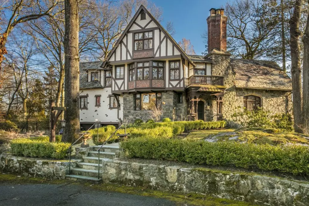 Tudor za 1,6 milionu dolarů se cítí jako hrad z pohádkové knihy ve Westchesteru
