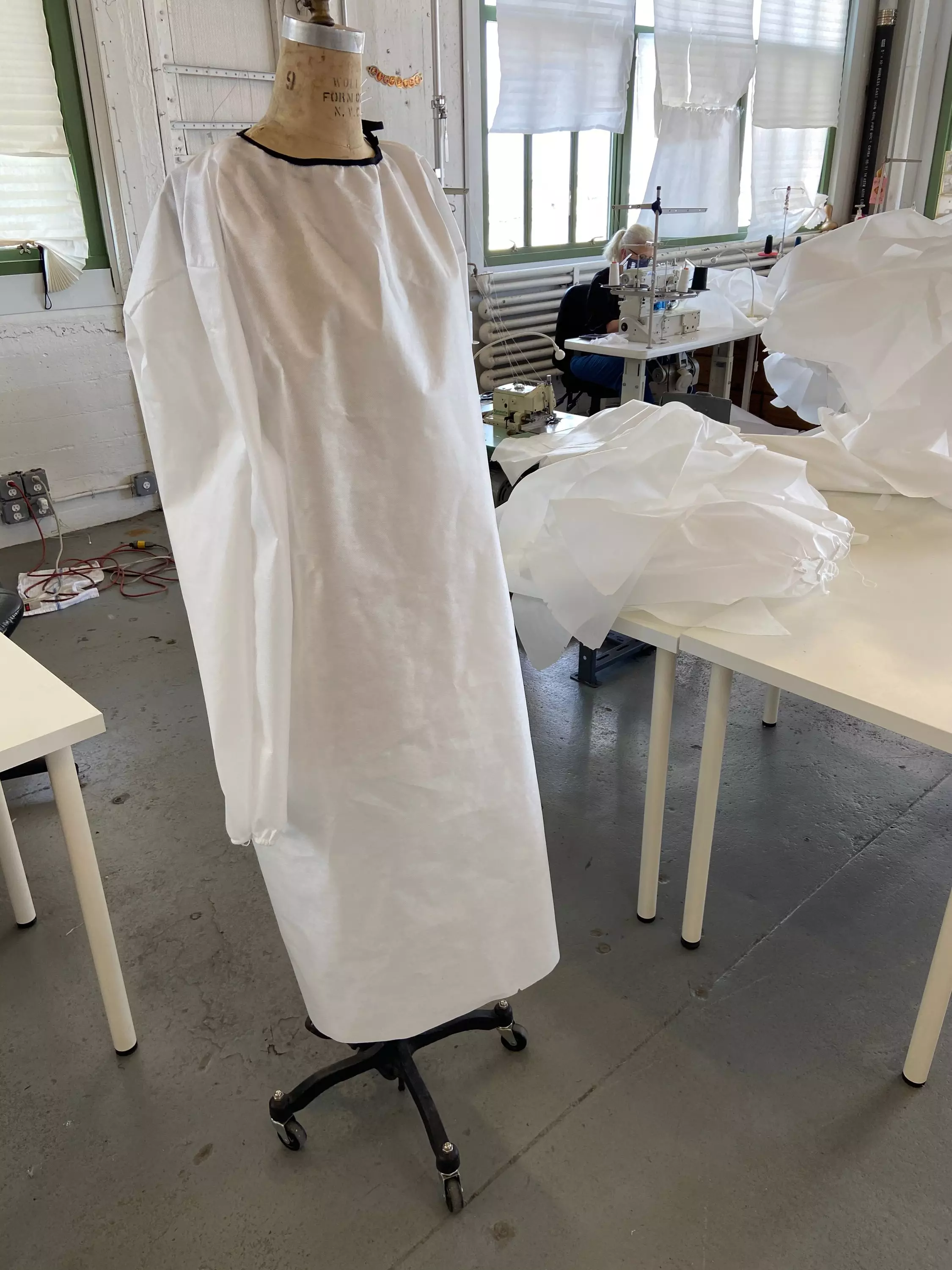 Kako ova neprofitna organizacija iz Brooklyna proizvodi 500.000+ izolacijskih haljina za bolnice u New Yorku 6160_3