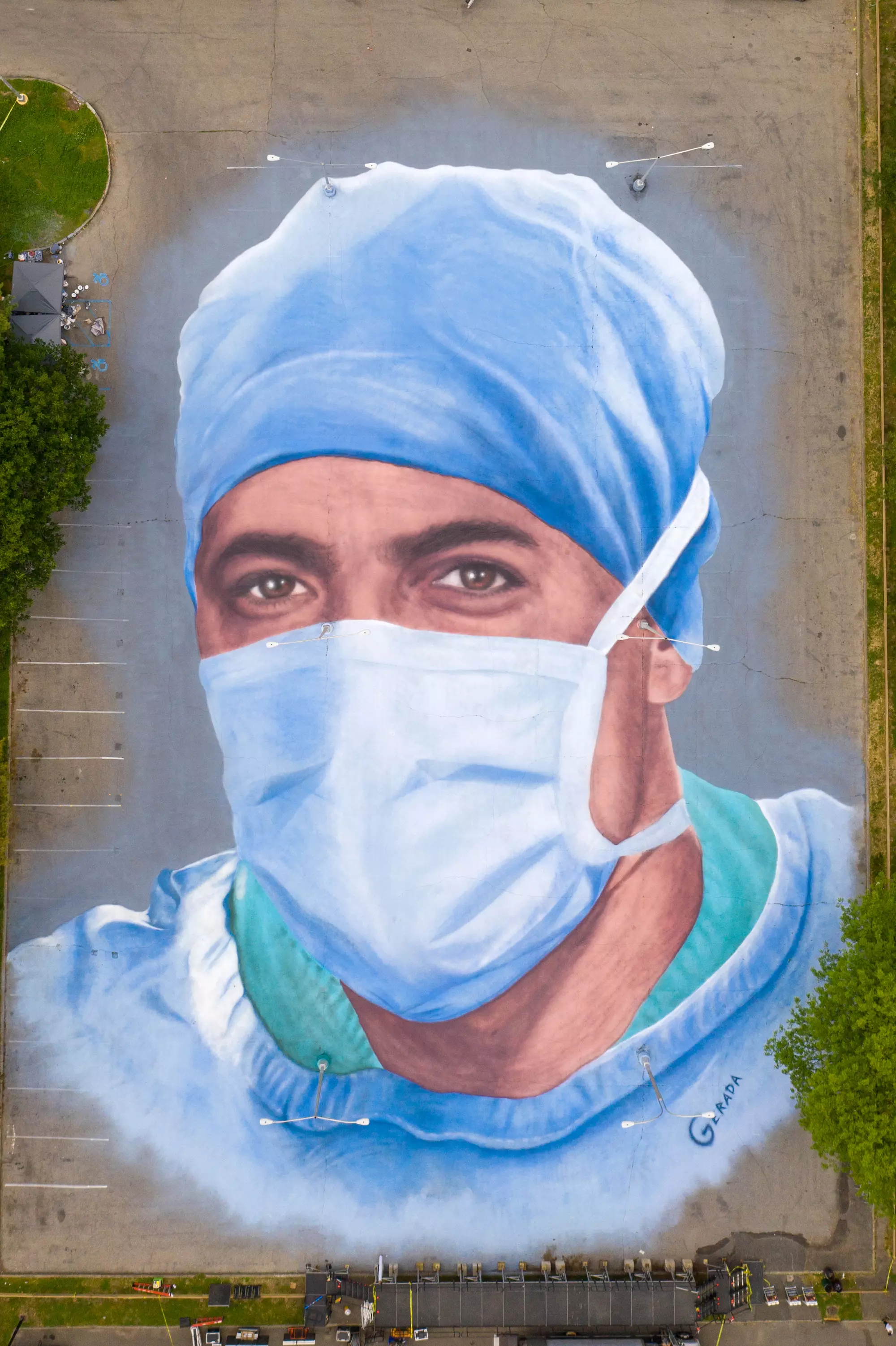 Een gigantische muurschildering herdenkt een arts uit Queens die stierf aan COVID-19 6179_3