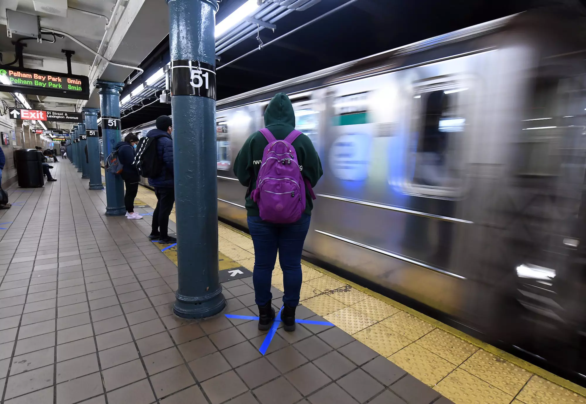 NYC дахин нээхээр бэлтгэж байгаа тул нийтийн тээврийн талаархи асуултууд хэвээр байна 6206_1