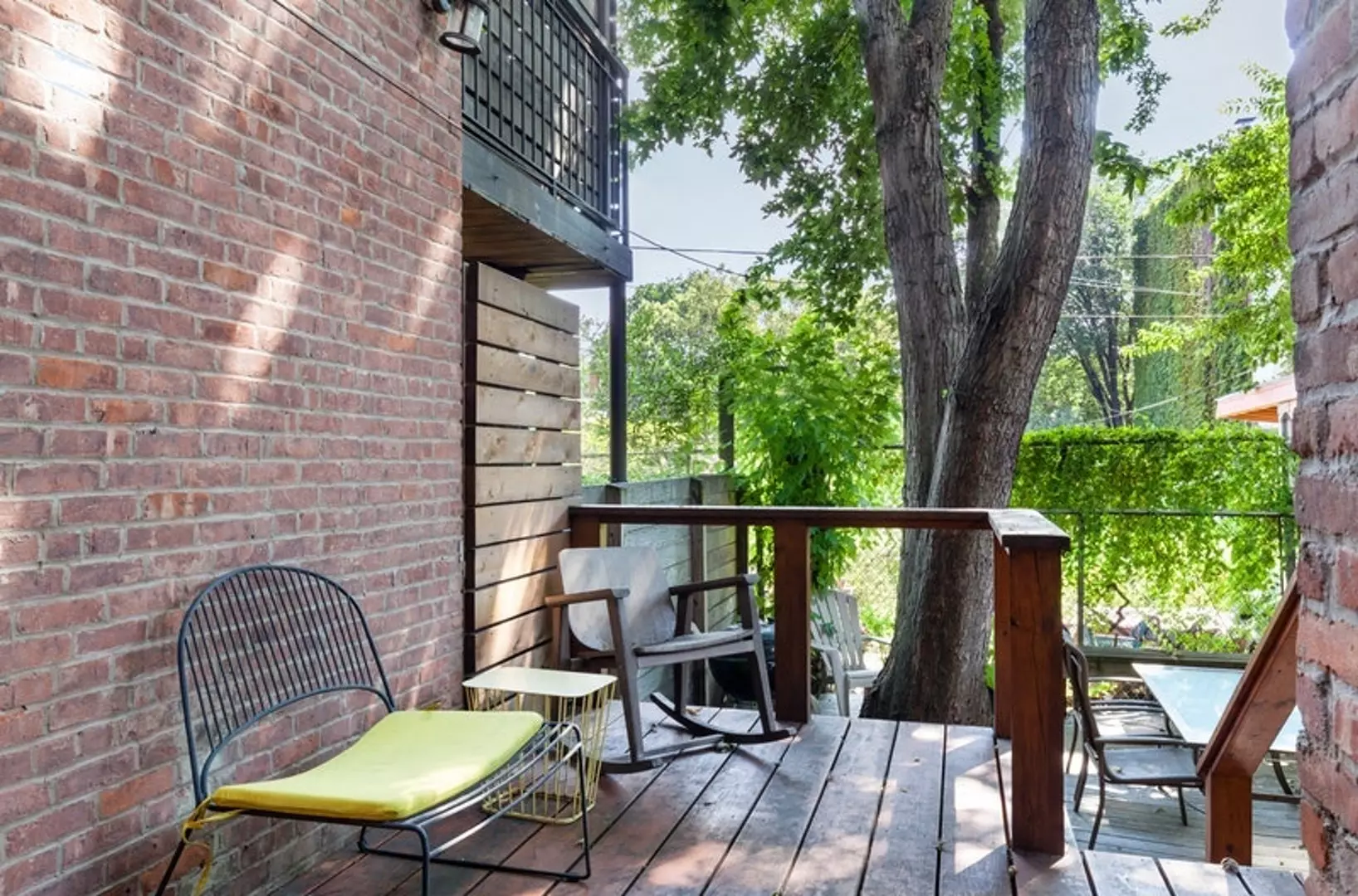 Pentru 7.000 USD/lună, închiriați această casă modernă din Clinton Hill, cu o curte asemănătoare cu o casă în copac 6250_8