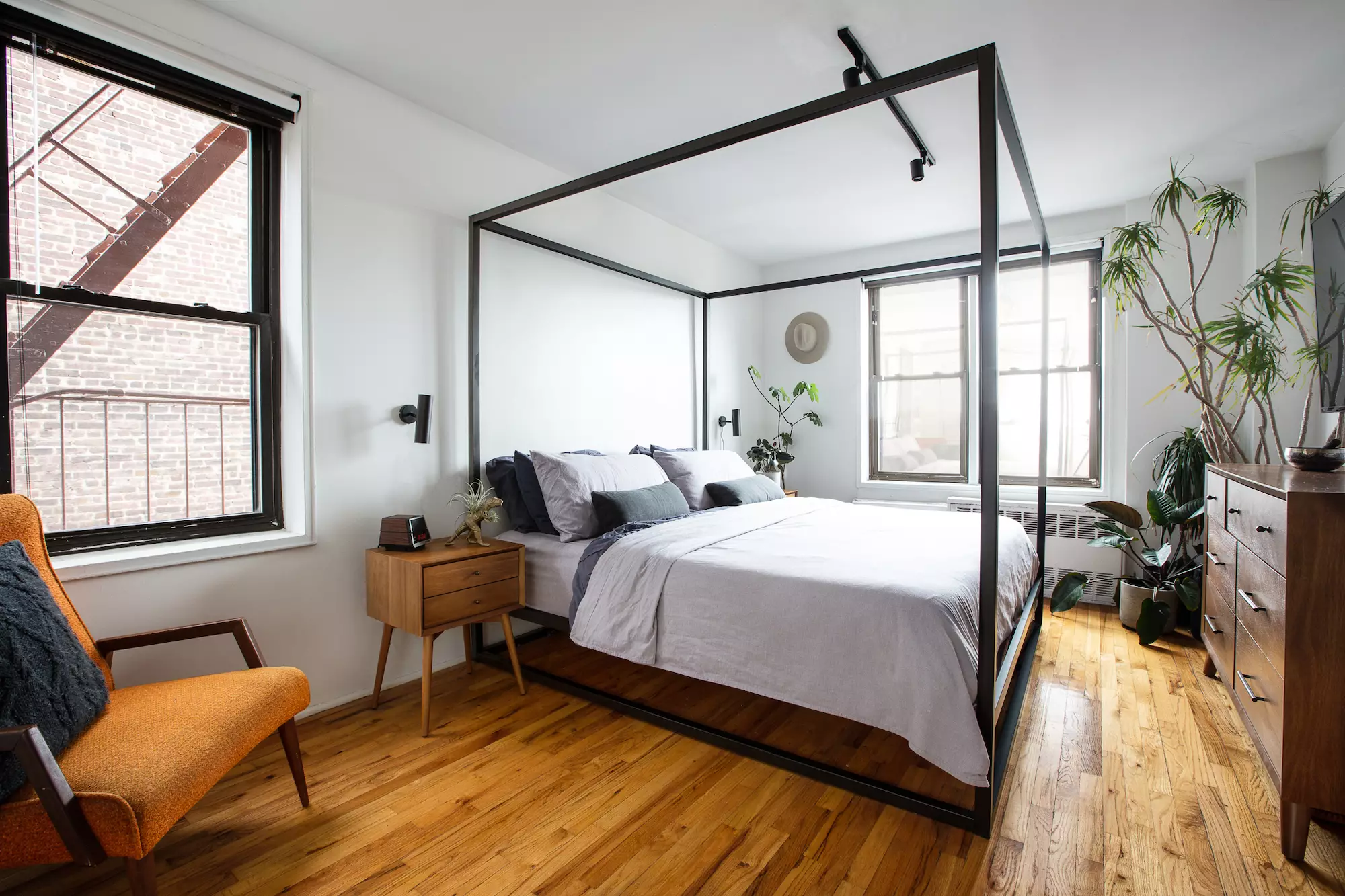 $599,000 Kensington co-op yana samun haske mai yawa don tarin shuka 6252_7