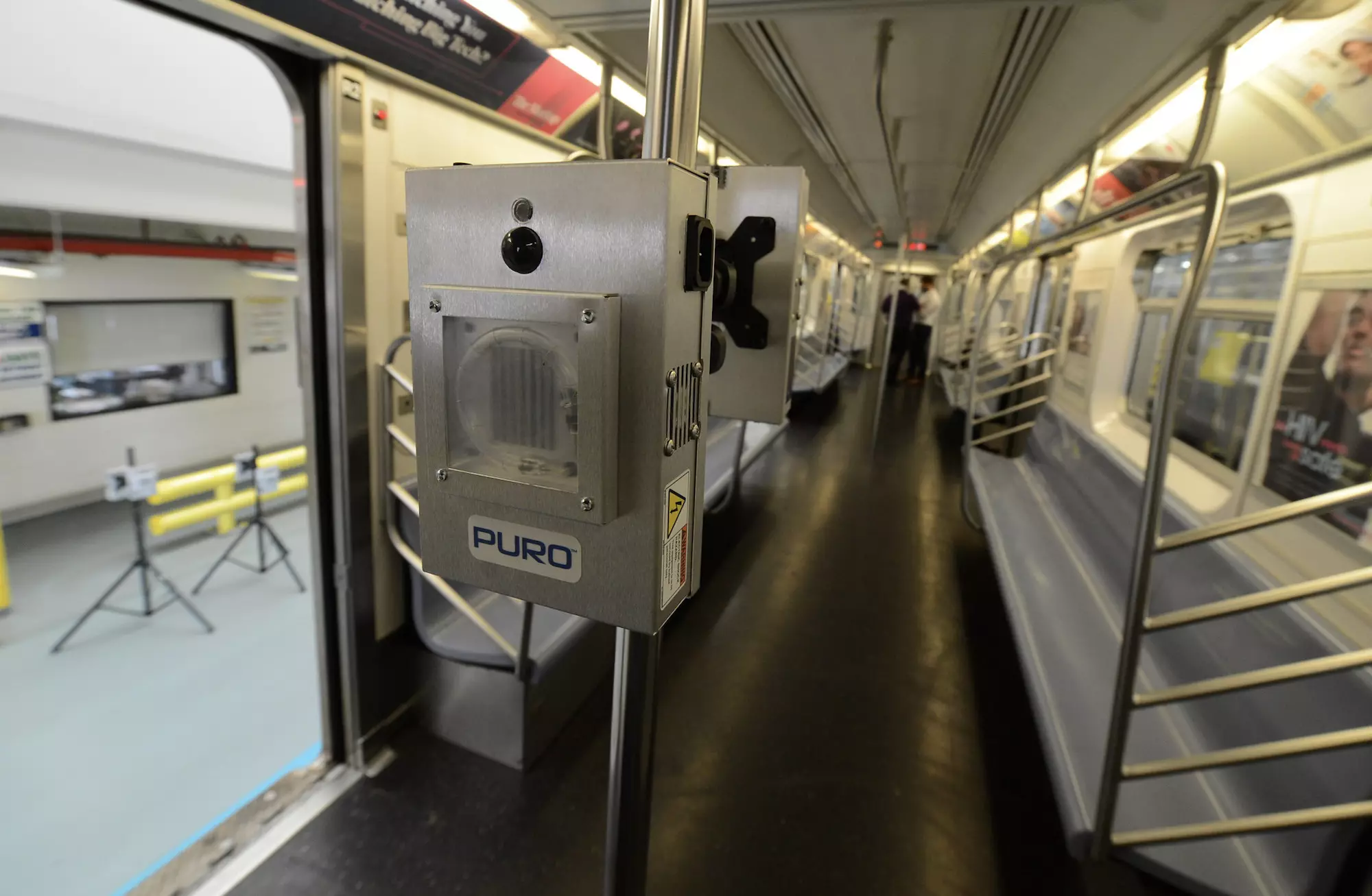 MTA pradeda UV šviesos bandomąją programą, siekdama sunaikinti COVID-19 Niujorko metro ir autobusuose 6284_4