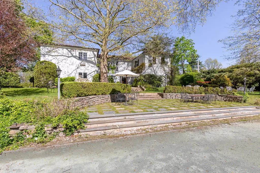 U Westchesteru, kuća u mediteranskom stilu sa vlastitim teniskim terenom za 2,6 miliona dolara 6358_16