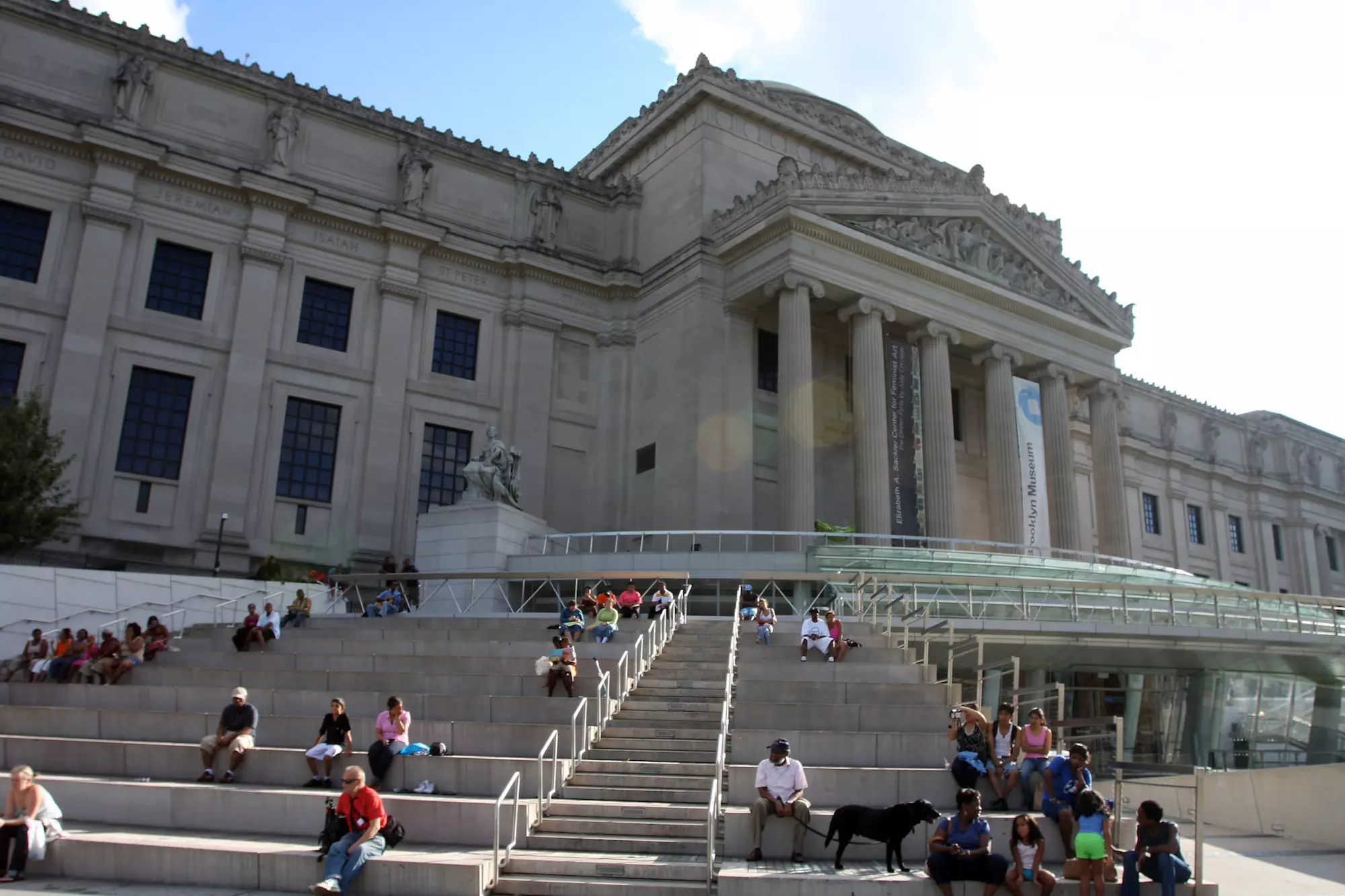 100명의 대기자 명단을 위한 복권은 Brooklyn Museum 근처의 두 곳의 임대에서 시작되며, 최저 가격은 $701/월입니다. 6374_1