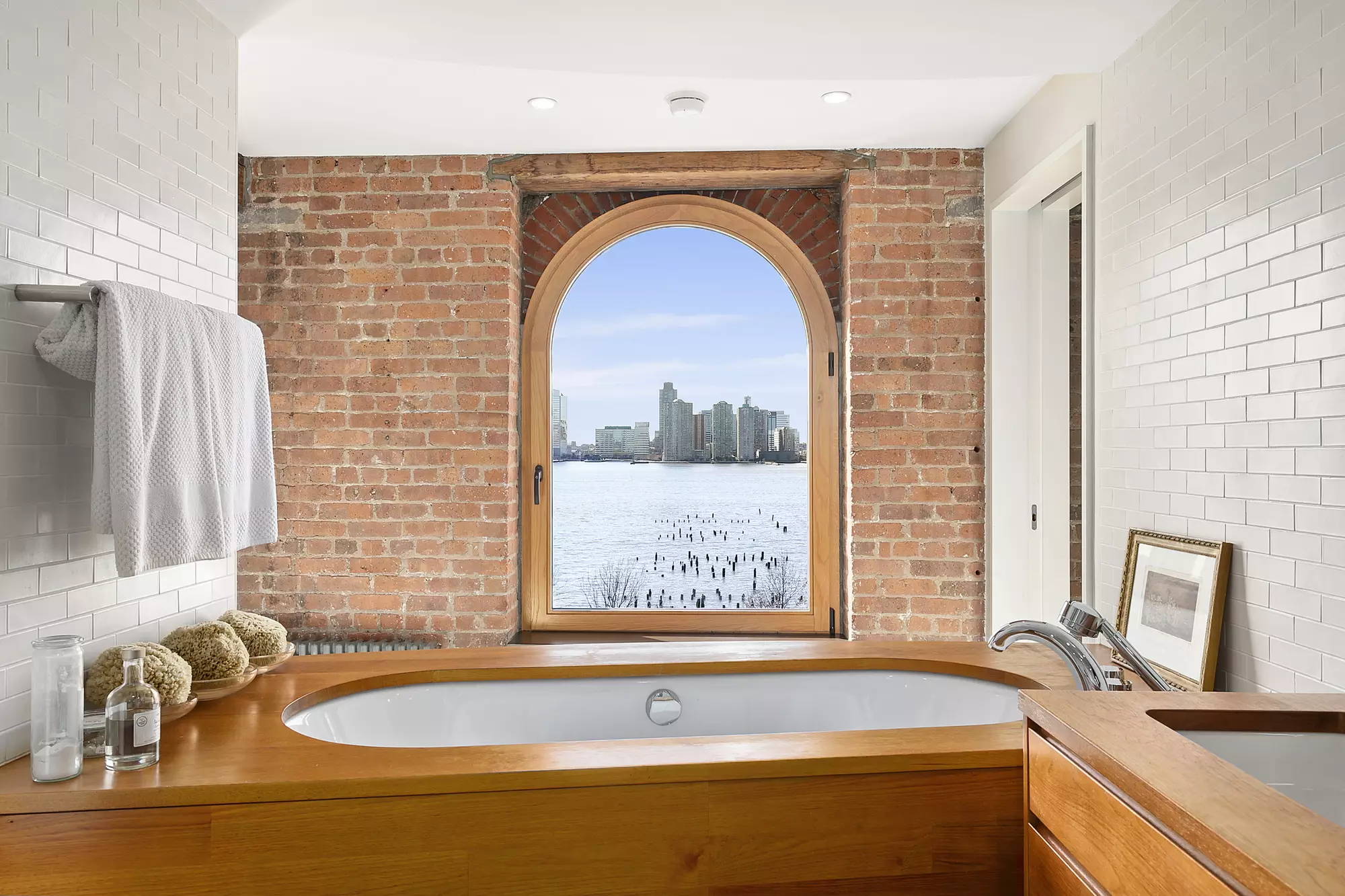 $5.7M Tribeca co-op ni sakafu mbili za loft inayoishi na nafasi nyingi za bonasi 6378_9