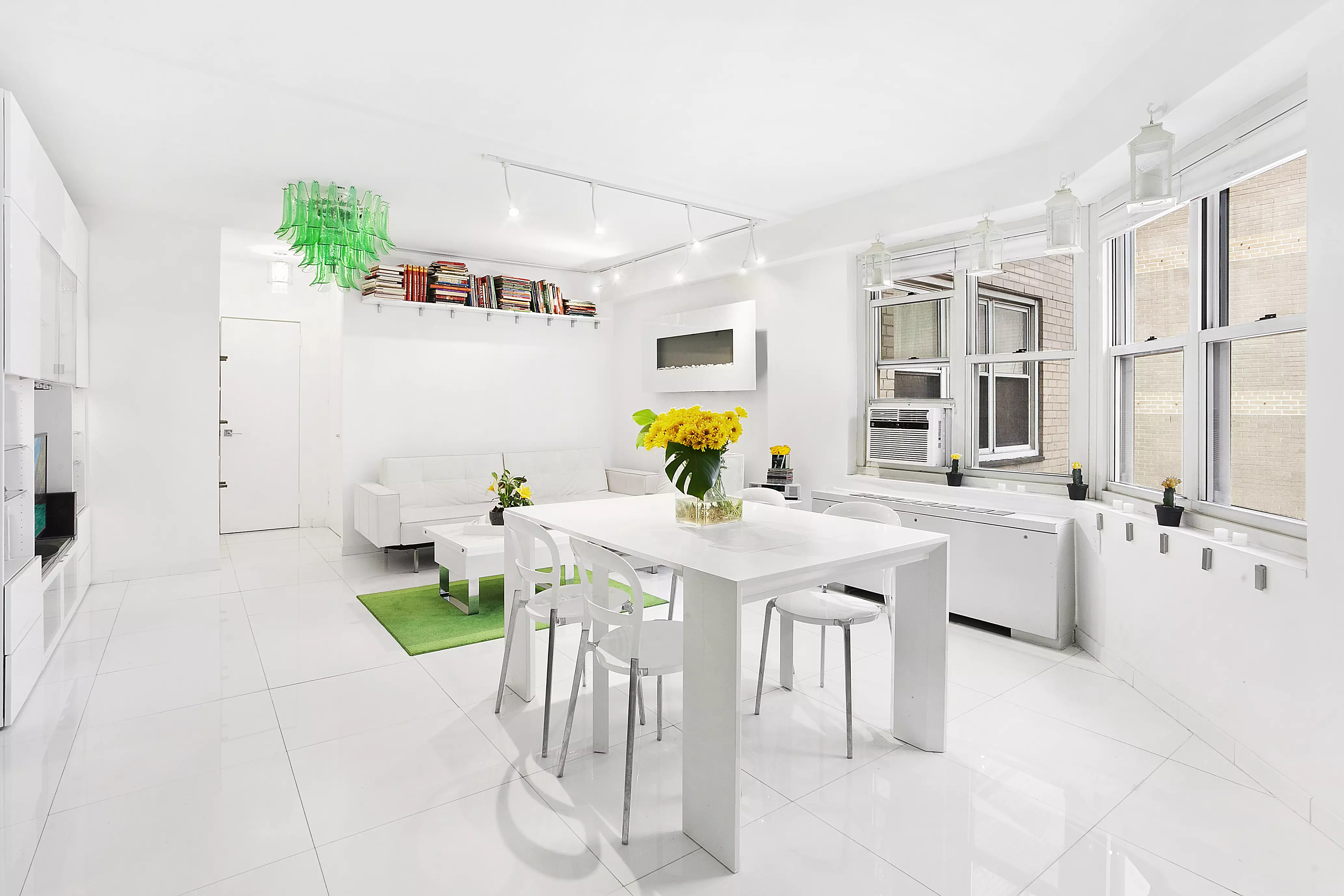 Apartemen Upper East Side duwe amben Murphy sing funky lan desain kothak putih futuristik mung $350K. 6524_3