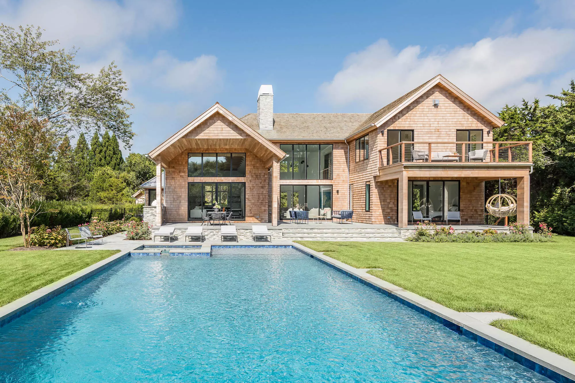 Casa de campo de US $ 6 milhões em Hamptons tem uma enorme piscina e um jogo de cozinha matador 6558_1