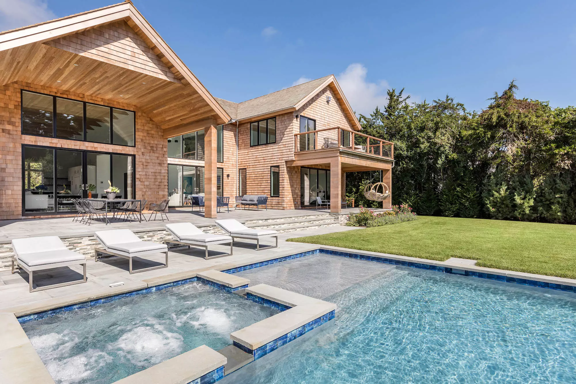 Casa de campo de US $ 6 milhões em Hamptons tem uma enorme piscina e um jogo de cozinha matador 6558_19