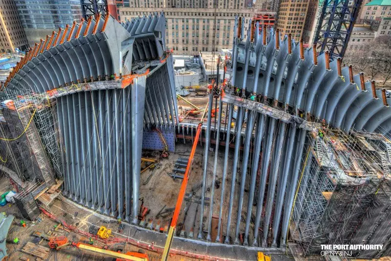 Okřídlený transportní uzel „Oculus“ Santiaga Calatravy nabírá tvar ve WTC