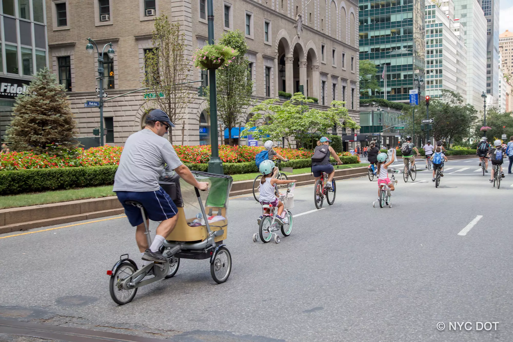 NYC Council ønsker at åbne op til 75 miles af gader for fodgængere under COVID-19 6592_1