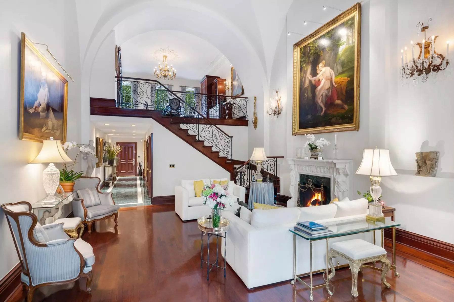 Bu 8 million dollarlik Upper East Side shaharchasi o'zini italyan Chateau kabi his qiladi 6604_3