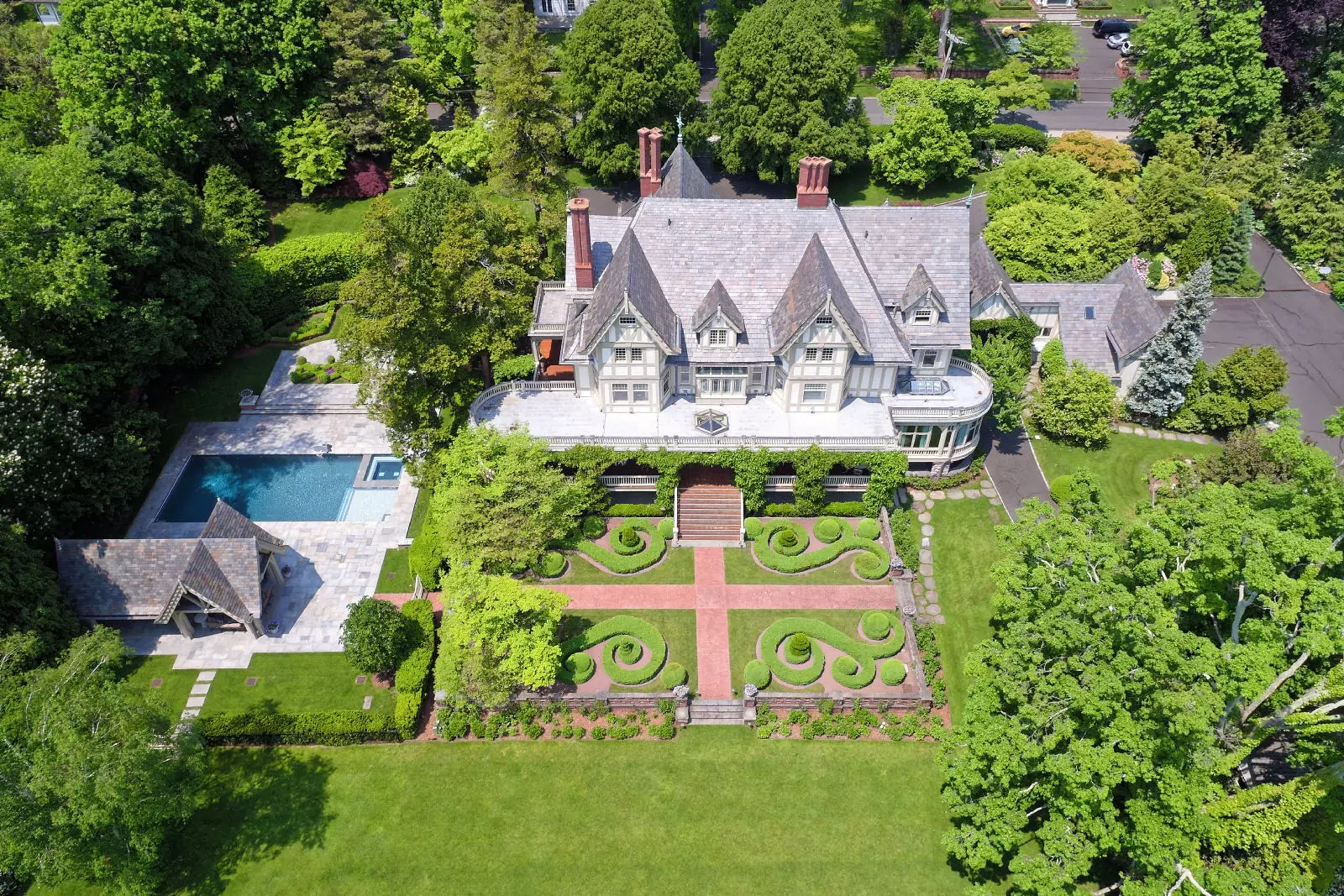 Connecticut 'manor' ti ọrundun 19th ni awọn ọgba Gẹẹsi ati ile kekere ẹlẹsin kan fun $15.9M 6614_18