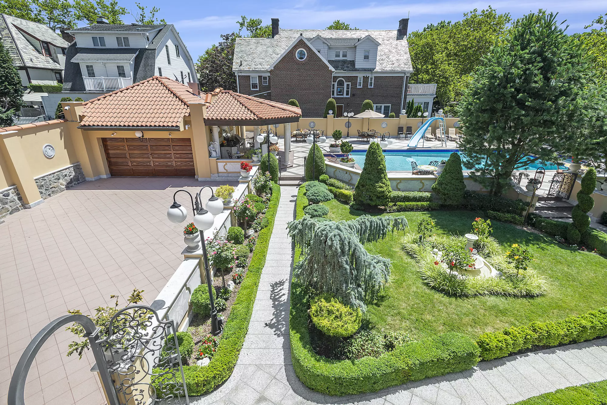 $11.2M Ard-Mhéara Bay Ridge tá vibes Iodálach, sleamhnán uisce, agus cistin lasmuigh 6639_10