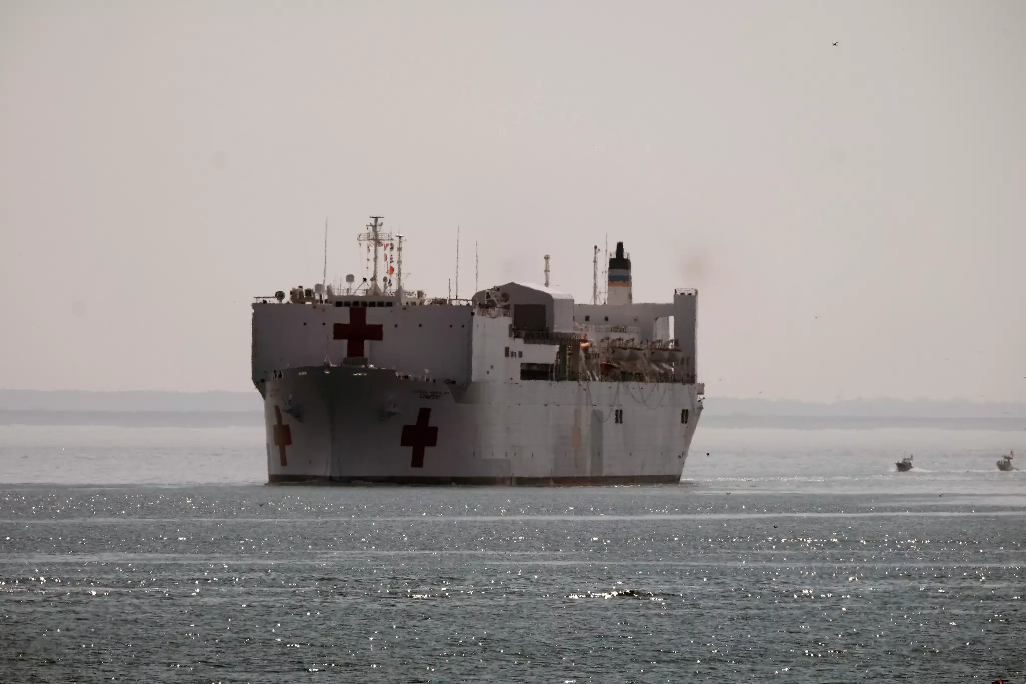 HÌNH ẢNH: Tàu bệnh viện tiện nghi USNS cập cảng NYC 6778_3