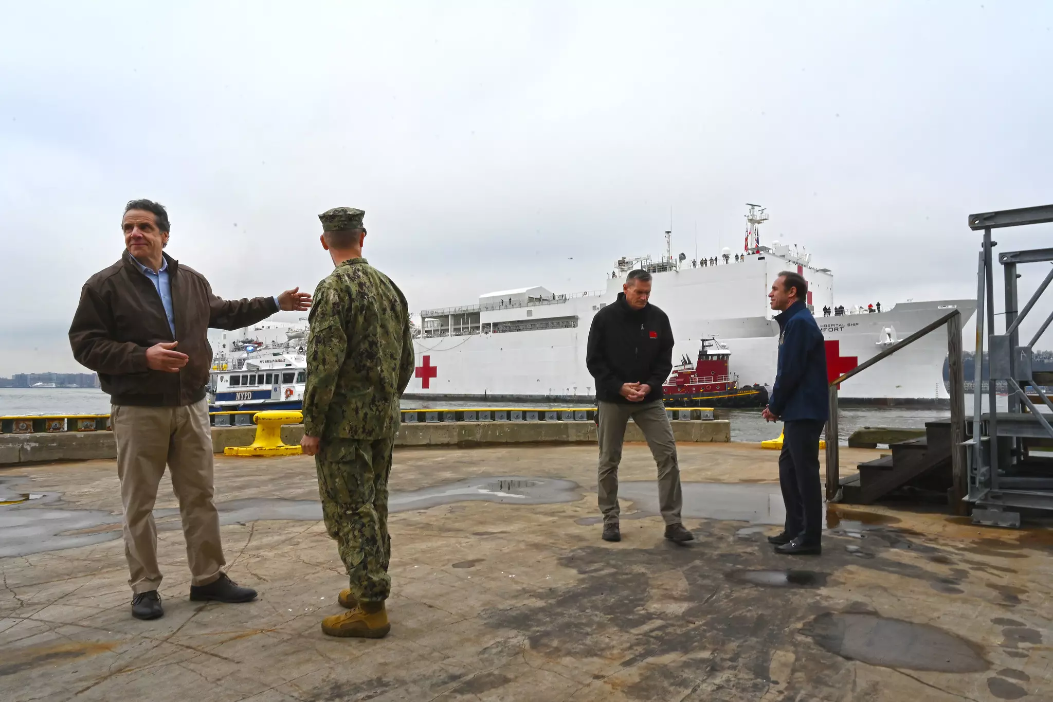 PHOTOS : le navire-hôpital USNS Comfort arrive à New York 6778_6