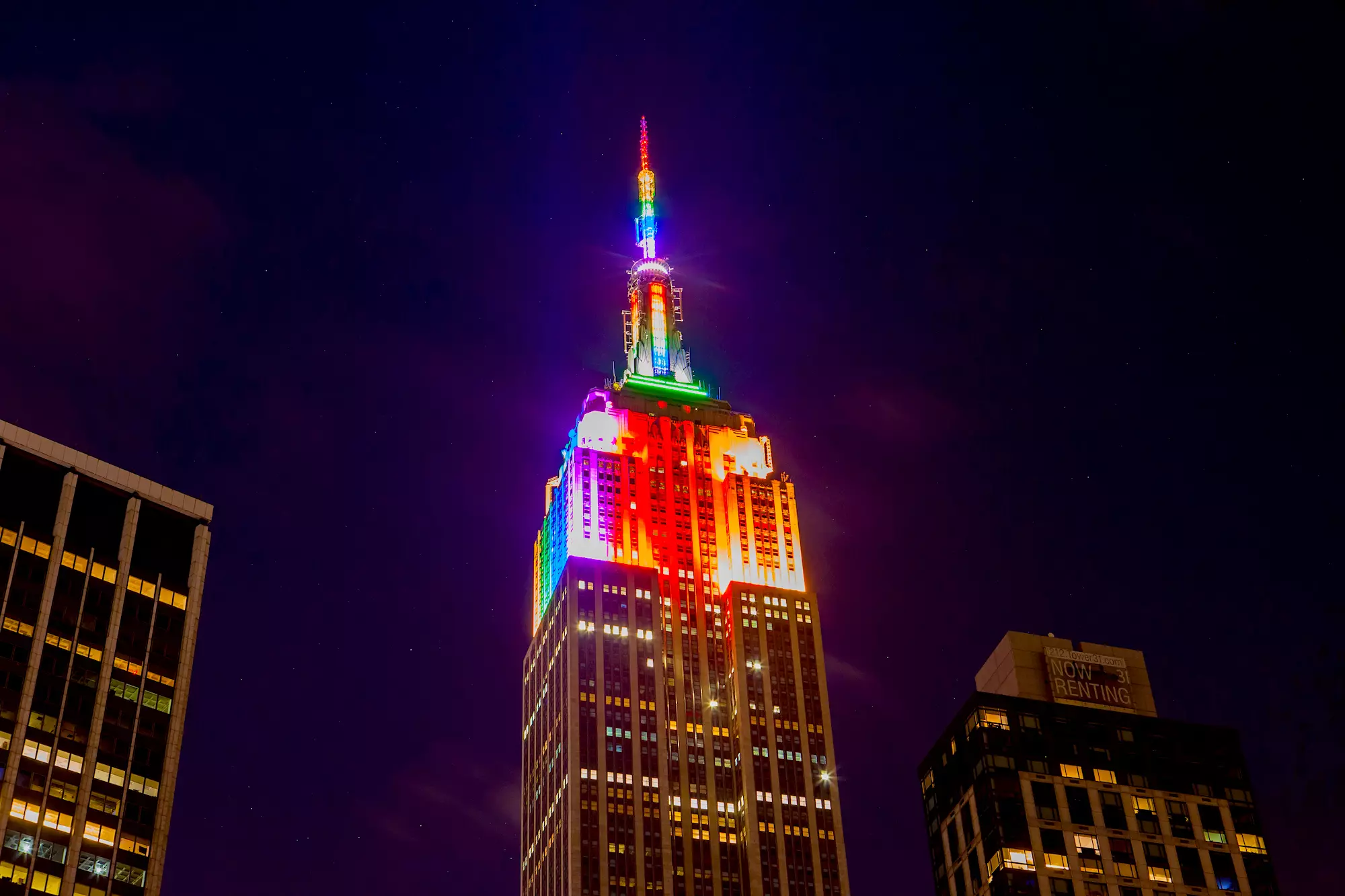 Nokta muzik-al-luma spektaklo lanĉas ĉe la Empire State Building por teni NYC brila 6780_1
