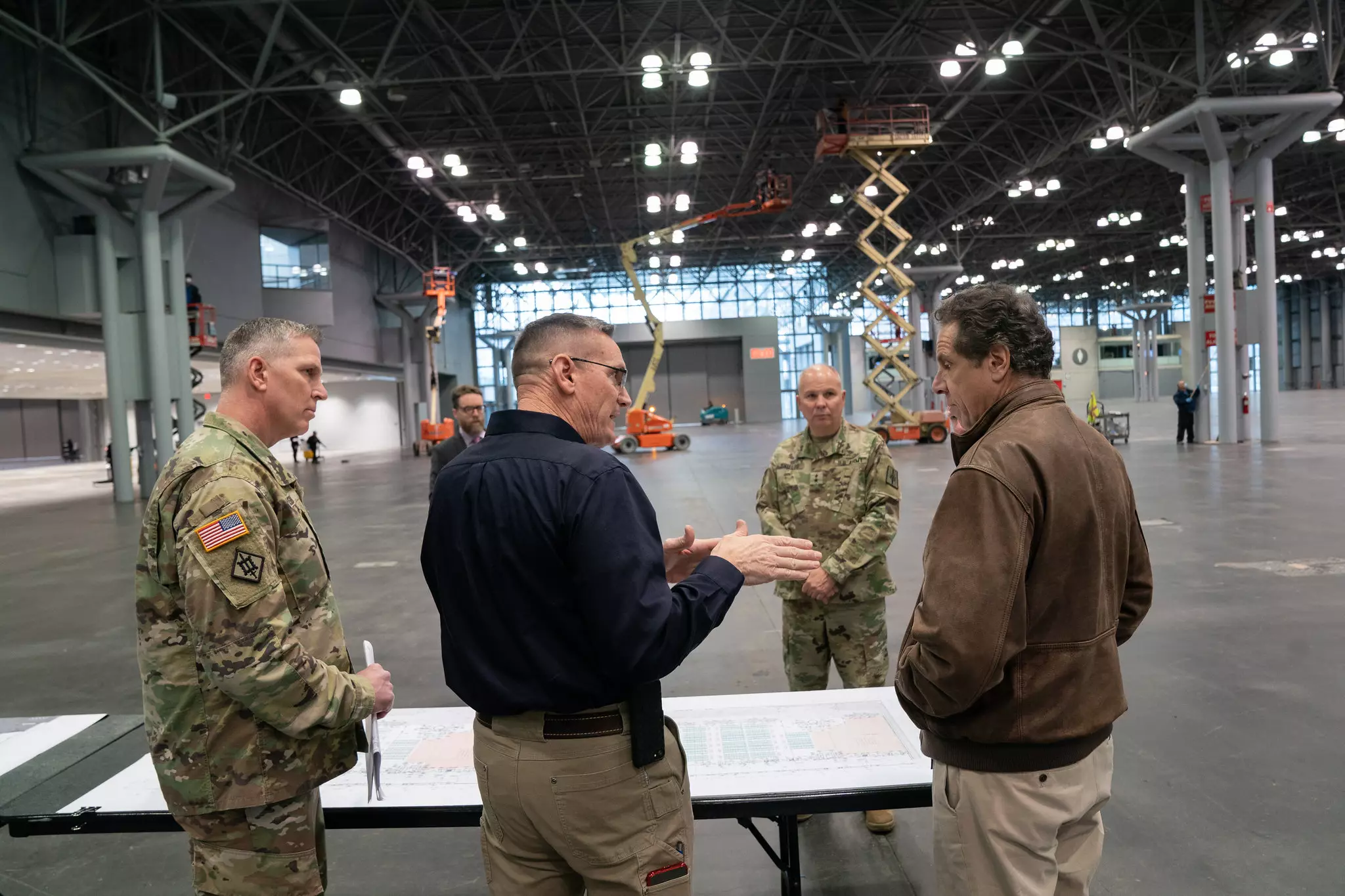 Pakaryan wiwit ngowahi Javits Center dadi rumah sakit sementara 1,000 amben 6837_1