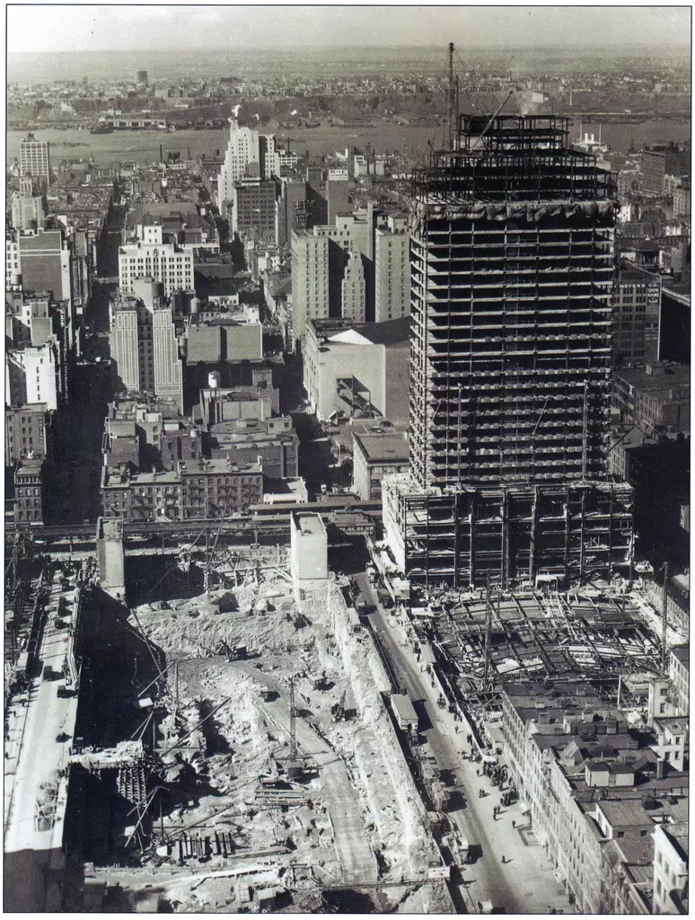 Evo kako je Rockefeller centar izgledao u prosincu 1931. godine, dok se gradila Radio City Music Hall i iskopavalo tlo za zgradu RCA.