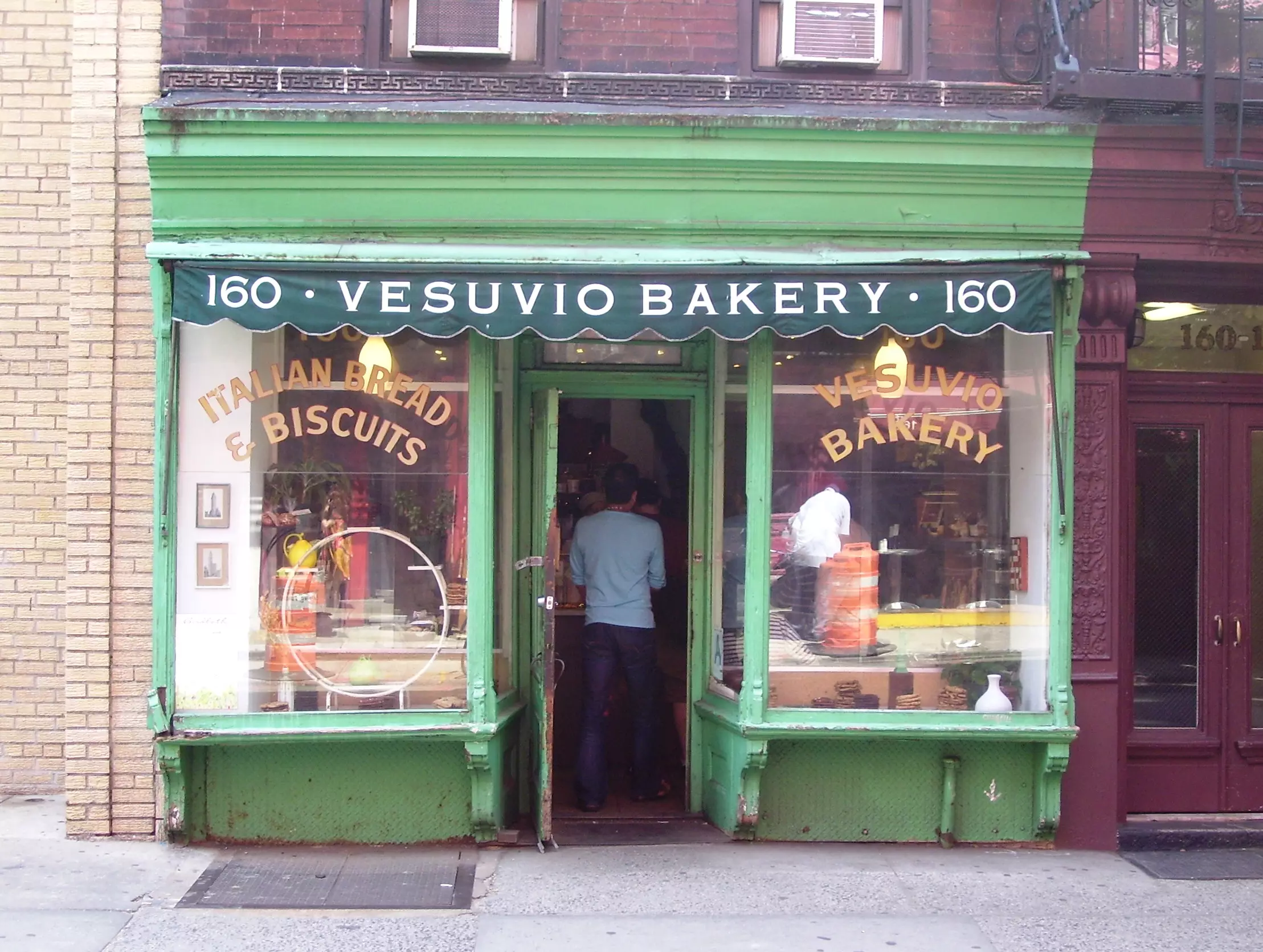 La ikoneca Vesuvio Bakery de Soho reviviĝas 6903_1