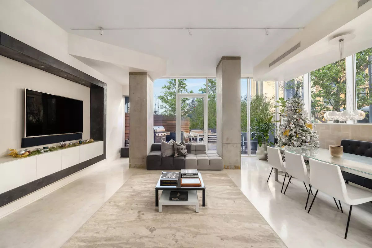 Beton, kamień, tynk i godny pozazdroszczenia taras podnoszą ten loft Tribeca za 5 milionów dolarów 6951_1