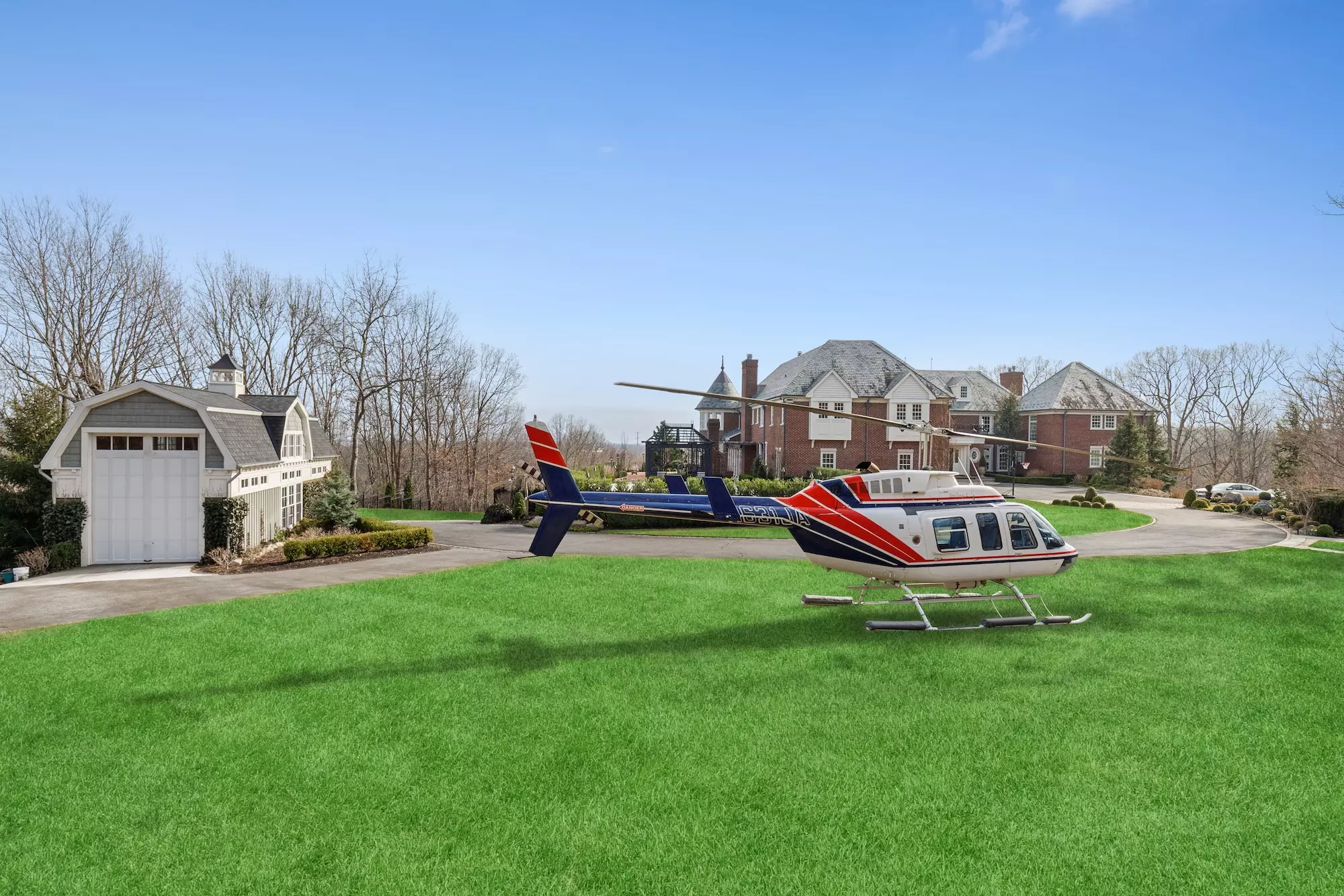 Die 7,9 Millionen-Dollar-Backsteinvilla auf einem Hügel auf Long Island hat einen eigenen Hubschrauberlandeplatz 710_3