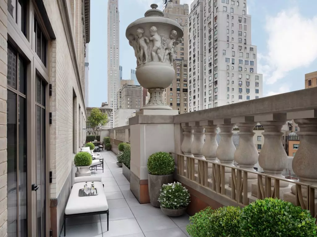 111 West 57th Street's Landmarked Steinway Building کے اندر مزید تاریخی رہائش گاہیں دیکھیں