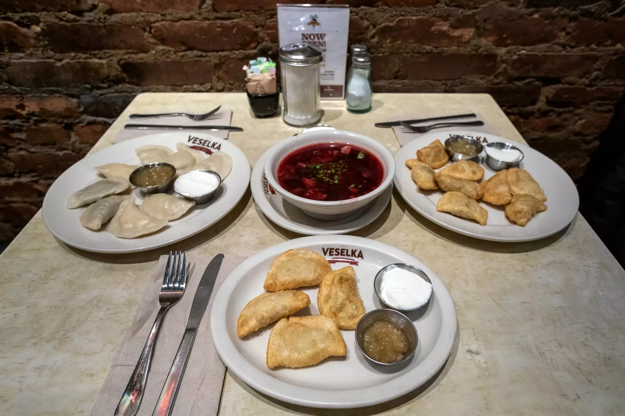 Pierogis, μπορς και ιστορία της Ουκρανίας: Στα παρασκήνια στο εστιατόριο Veselka του East Village 7177_13