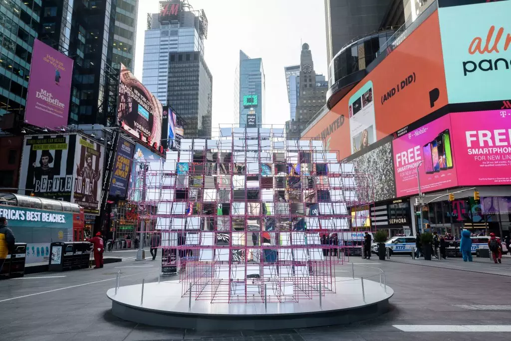 يأتي قلب عيد الحب 2020 في Times Square Arts بمفاجأة خفية