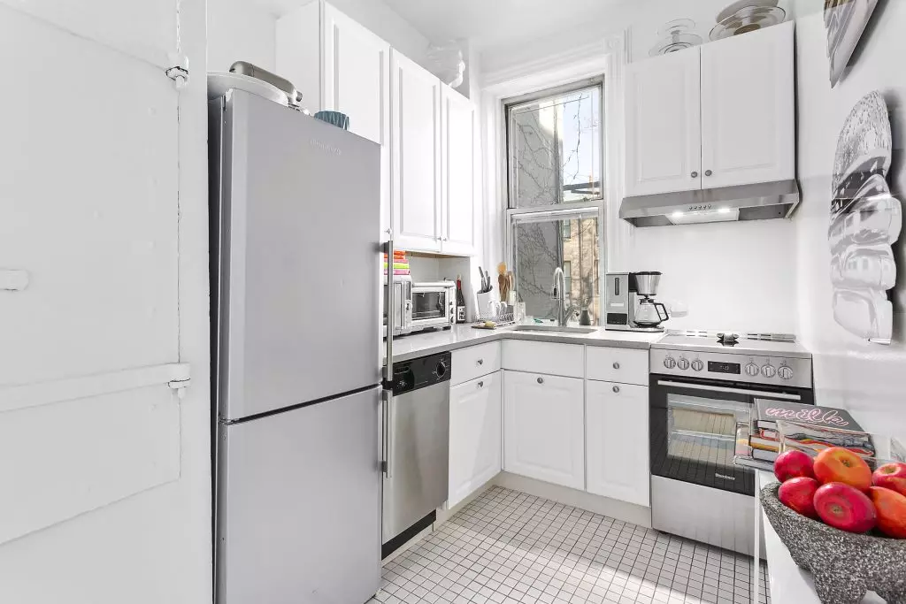 Ez a Chelsea-i barnakőből készült apartman 6,5 000 dollárért havi bájt és rugalmasságot kínál 7326_6