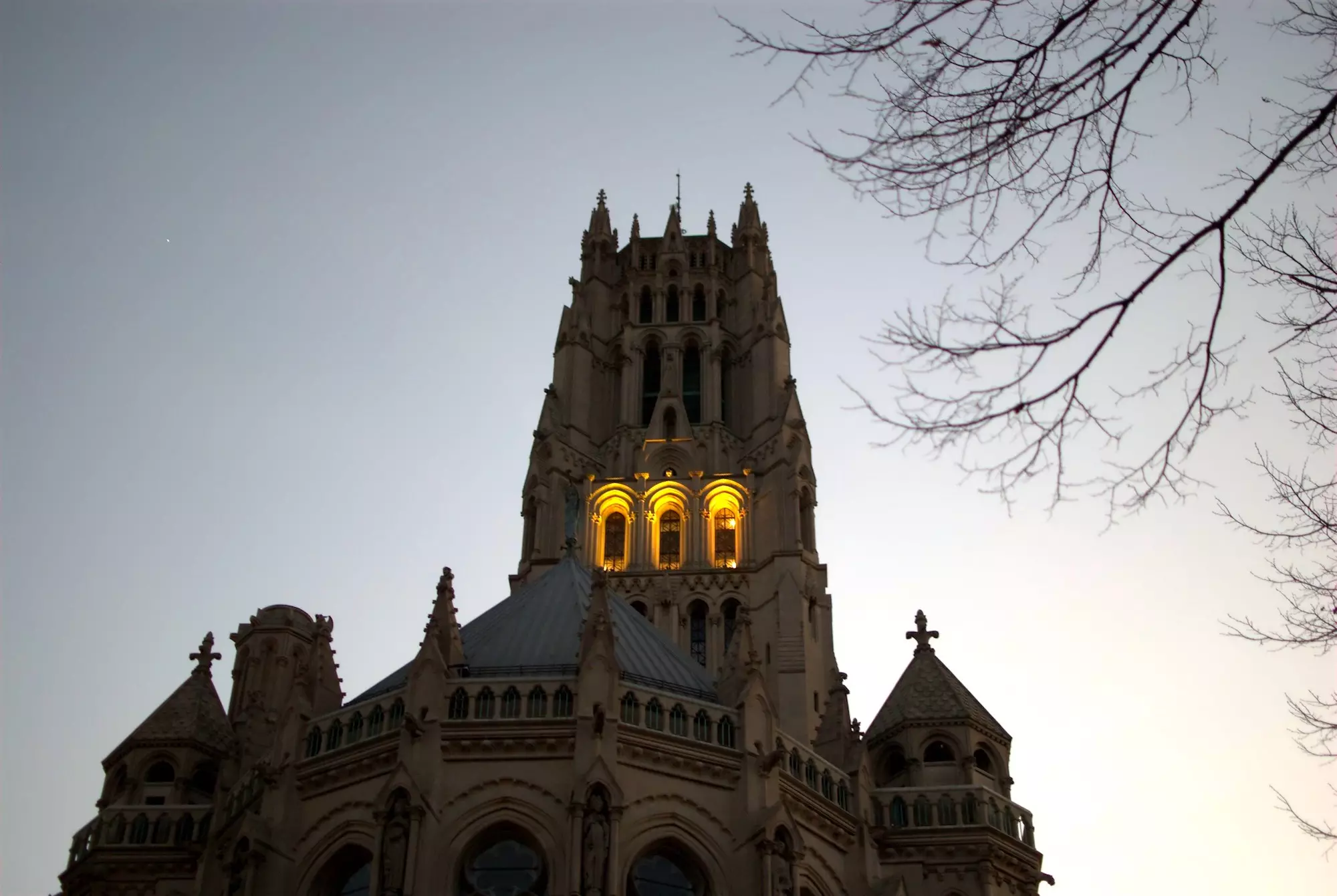 Morningside Heights' Riverside cherkovi va uning 400 fut balandlikdagi qo'ng'iroq minorasi sahnalari orqasiga o'ting 7379_13